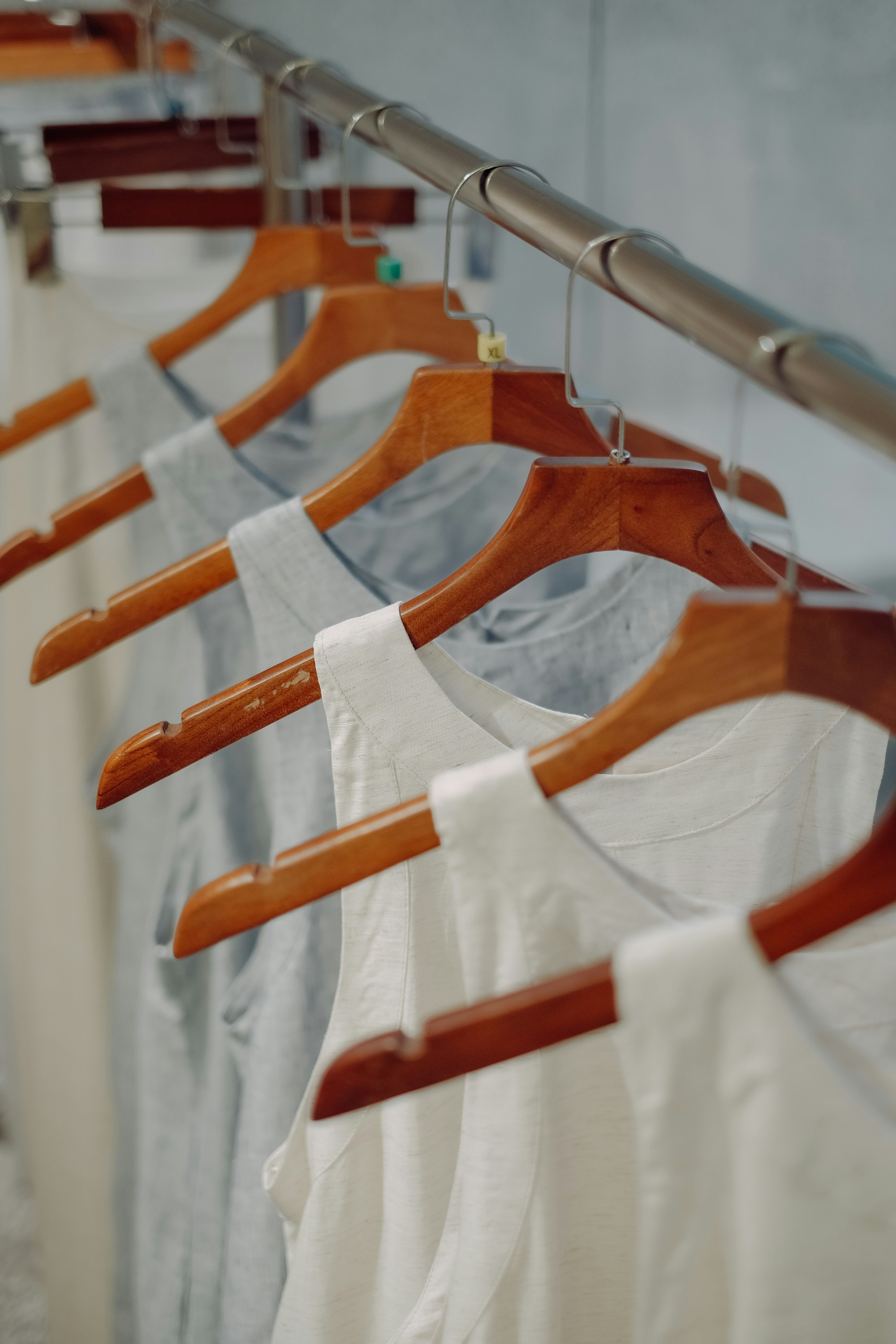 A row of clothes hanging on a rail photo – Free Image on Unsplash