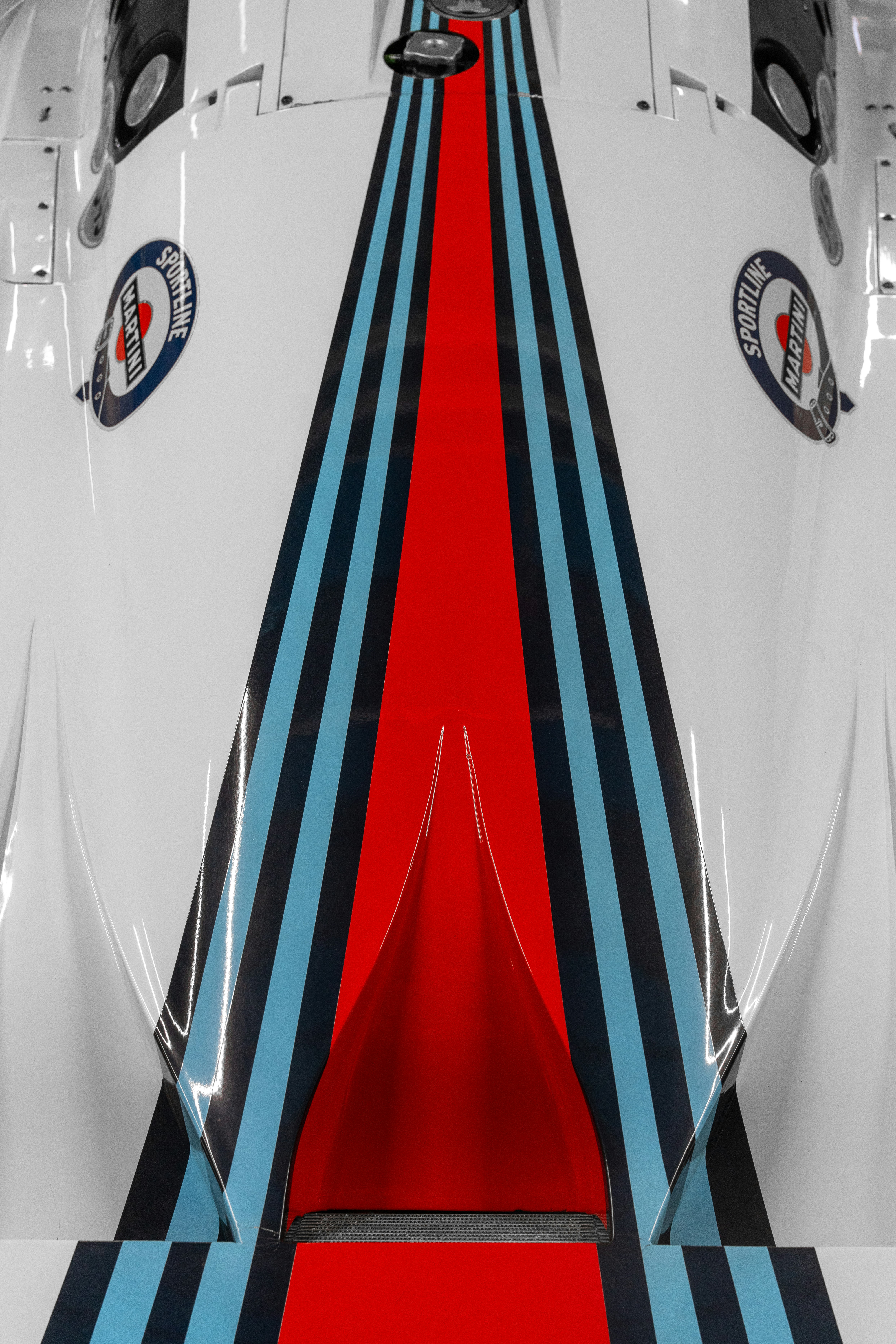 A close up of the front end of a boat photo – Free Monza Image on Unsplash