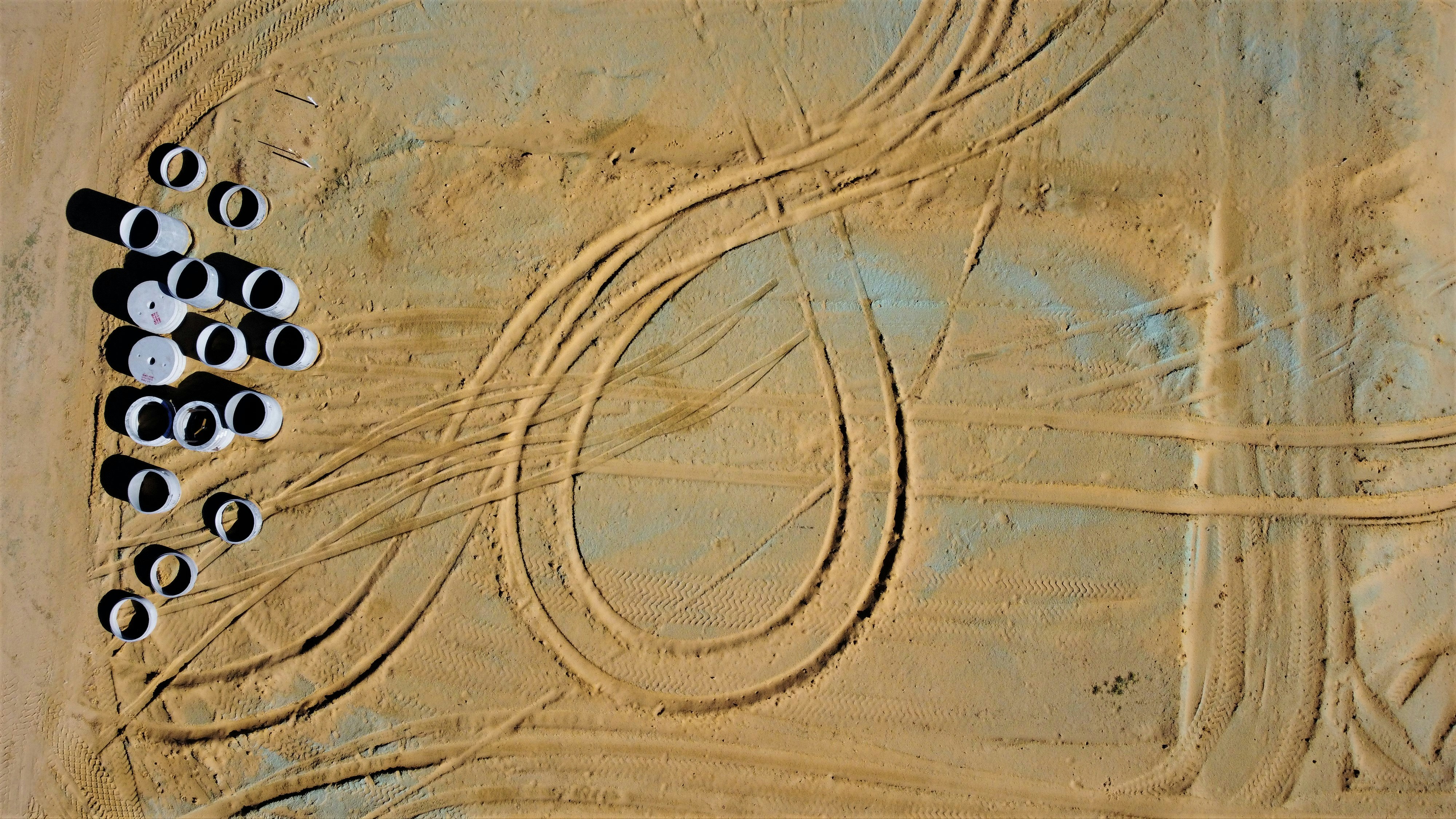 A picture of a bunch of circles in the sand photo – Free Sand Image on ...