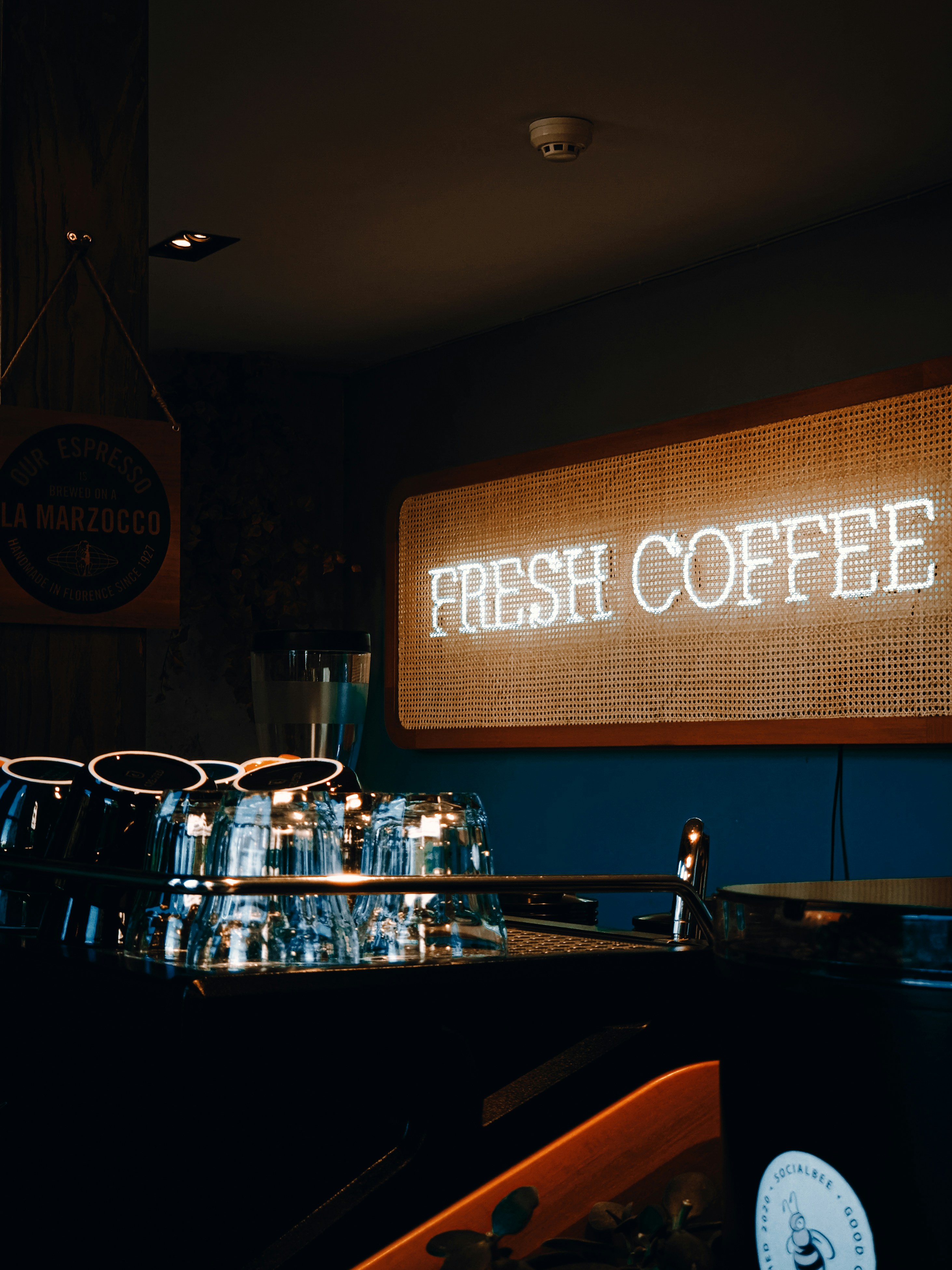 A coffee shop with a sign that says fresh coffee photo – Free Baku ...