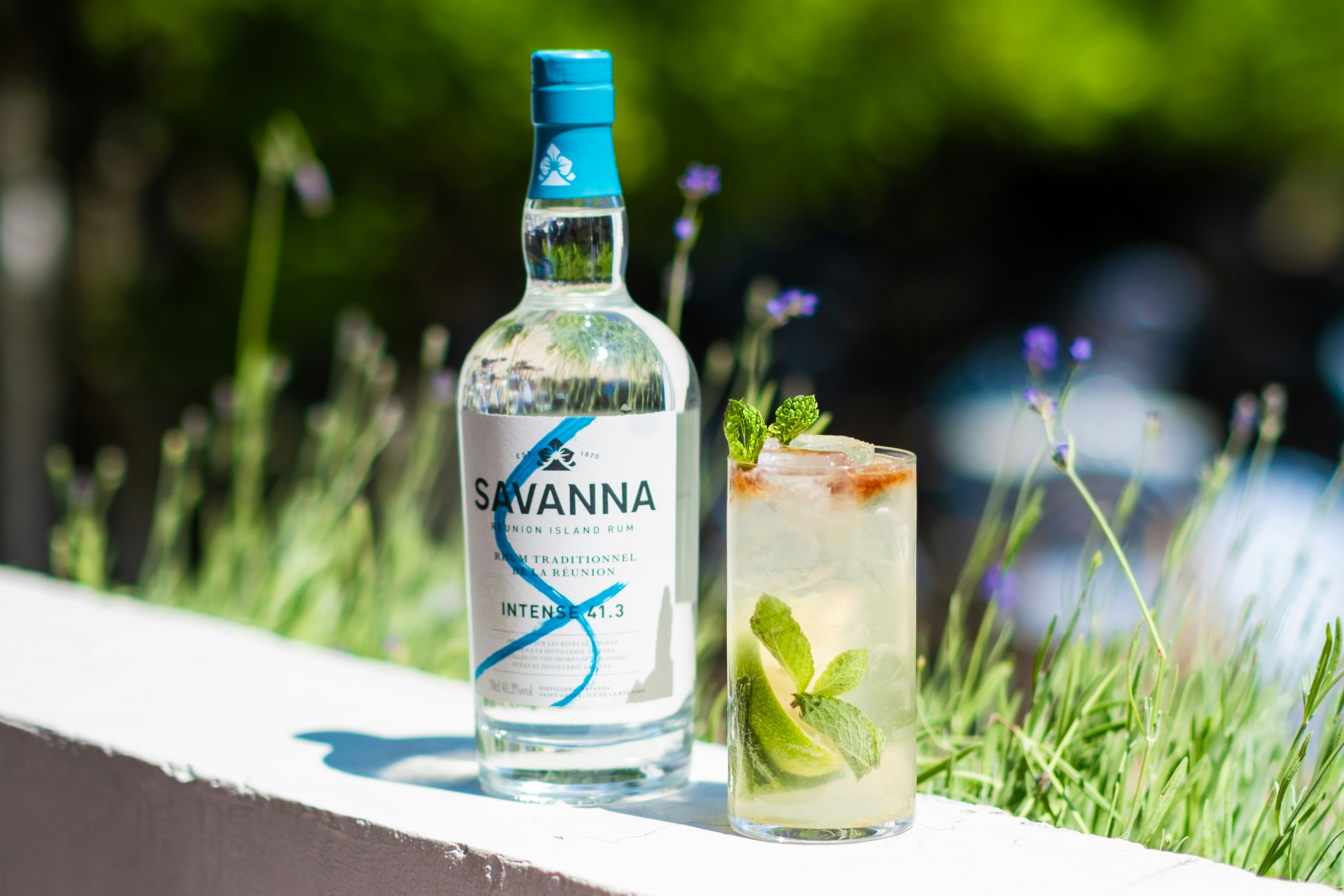Sunlit Splash: Savanna Bottle Paired with a Lime-Favored Cocktail