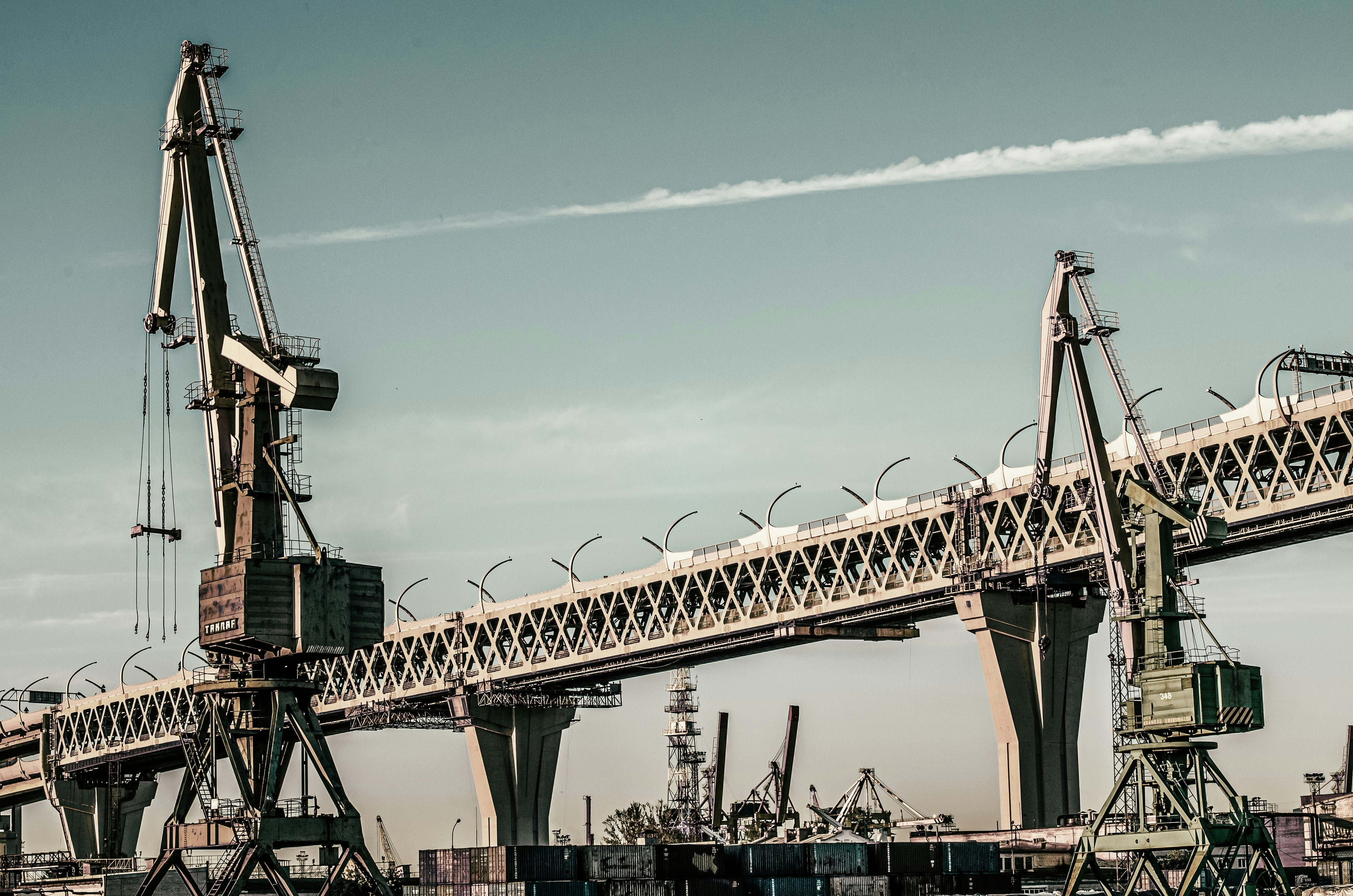 A large bridge spanning over a large body of water photo – Free Bridge ...