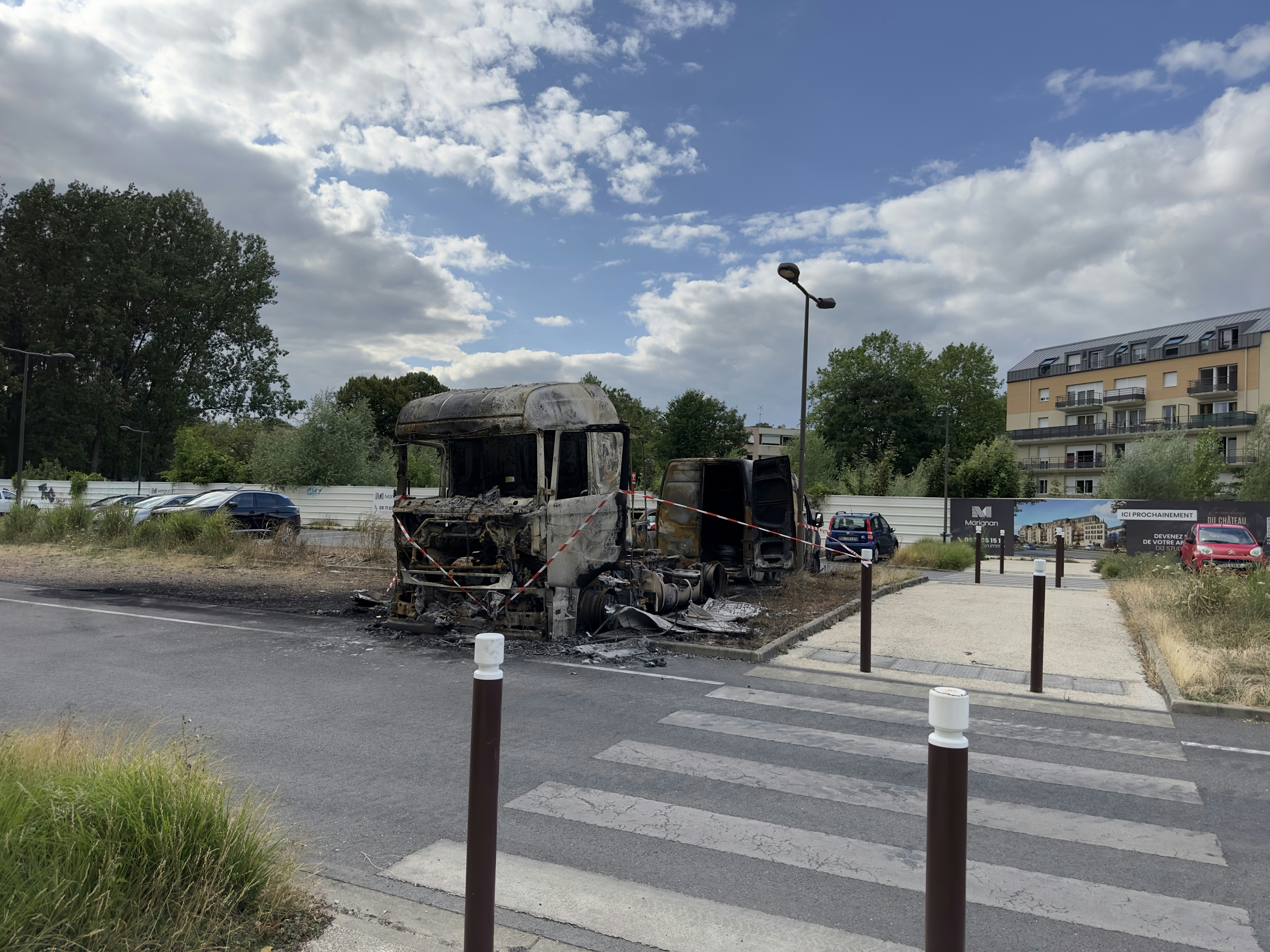 A burned out bus sitting on the side of a road photo – Free France ...