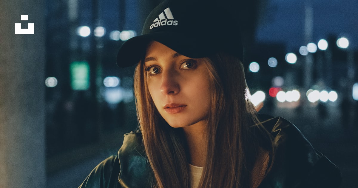 검은 모자와 검은 재킷을 입은 여자 사진 Unsplash의 무료 비테프스크 이미지