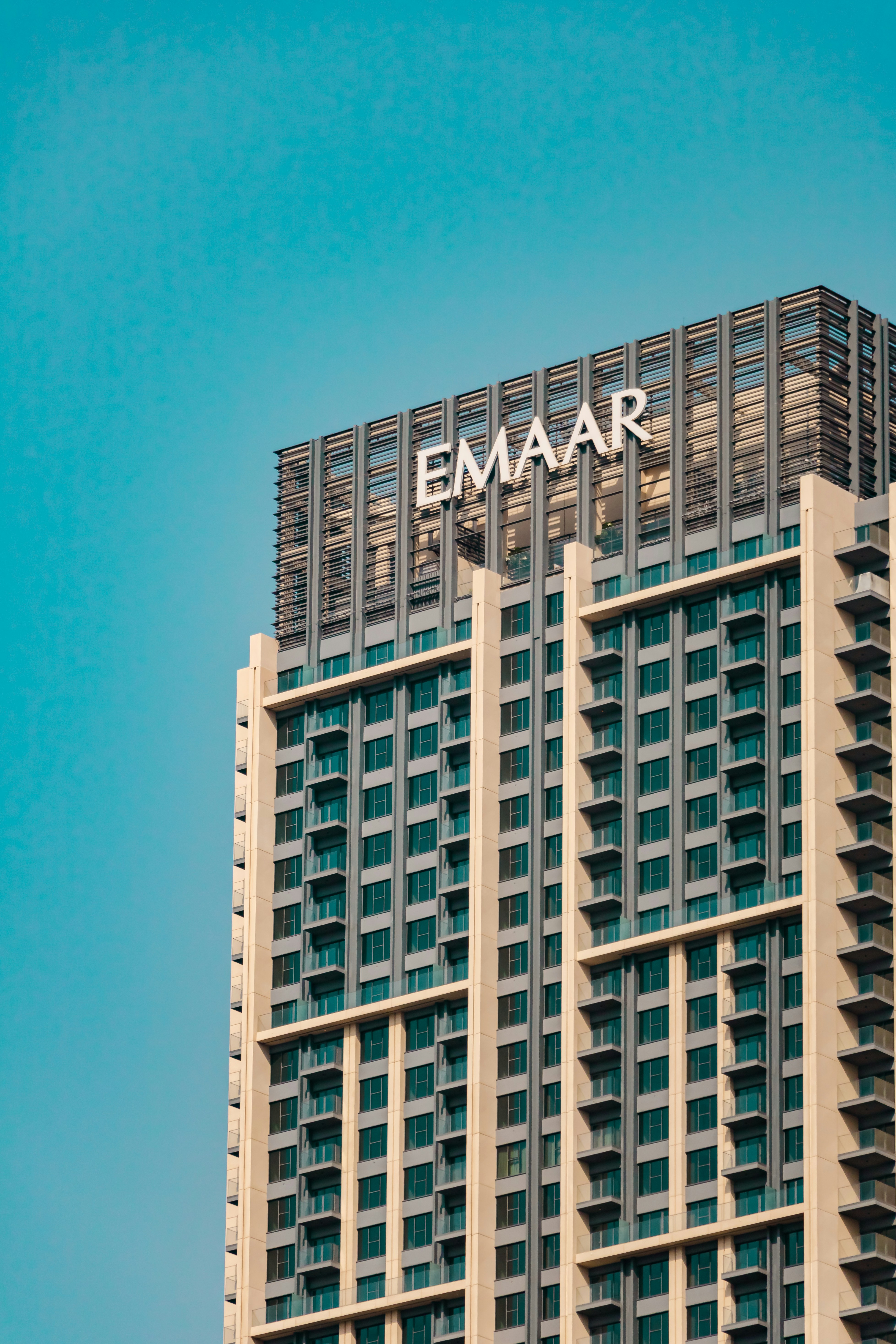 A tall building with the word emaar written on it photo – Free High ...