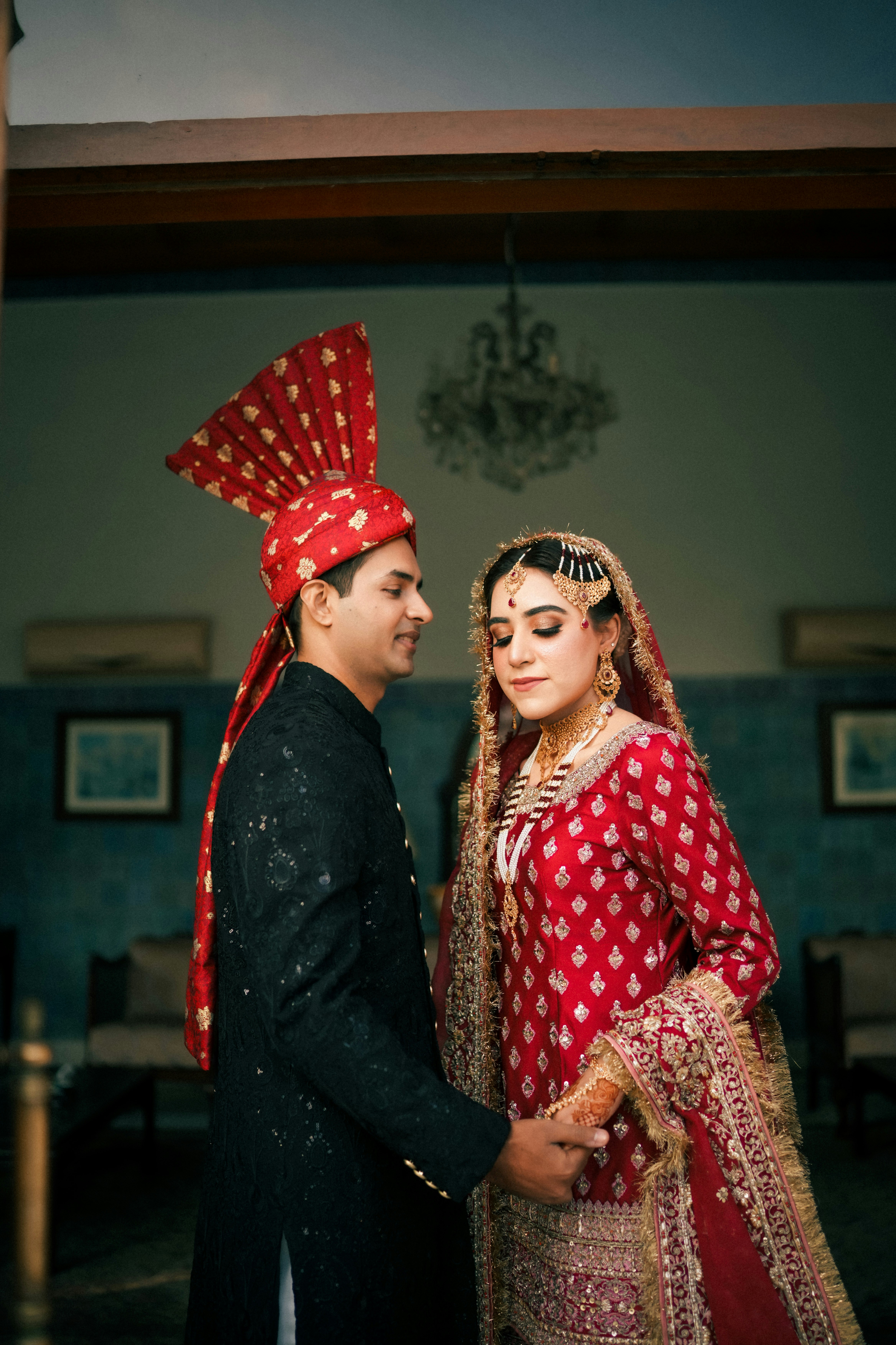 A man and woman dressed in traditional indian garb photo – Free Garhi ...