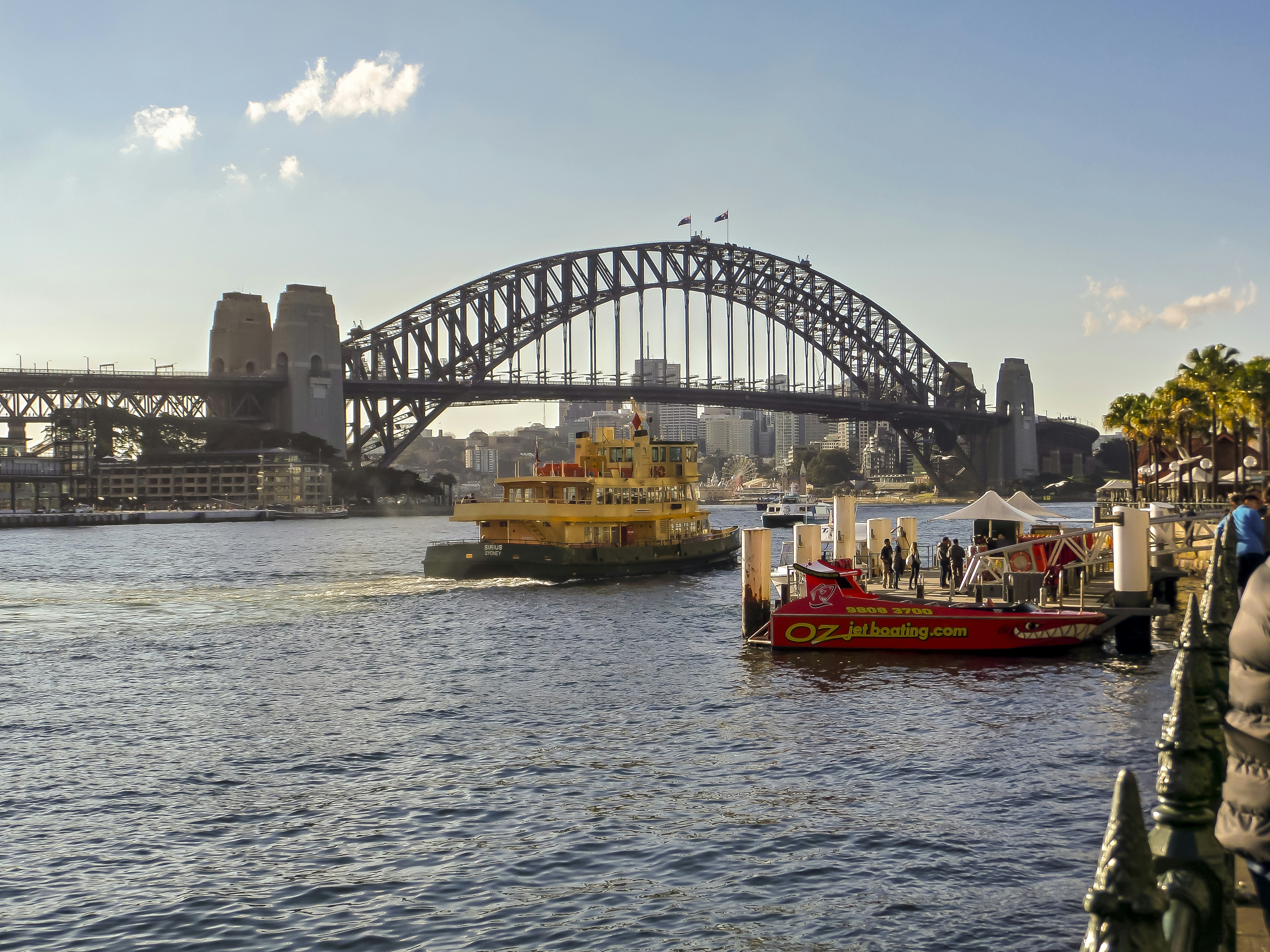Harbor Interface: Boats, Skyline, and the Arch