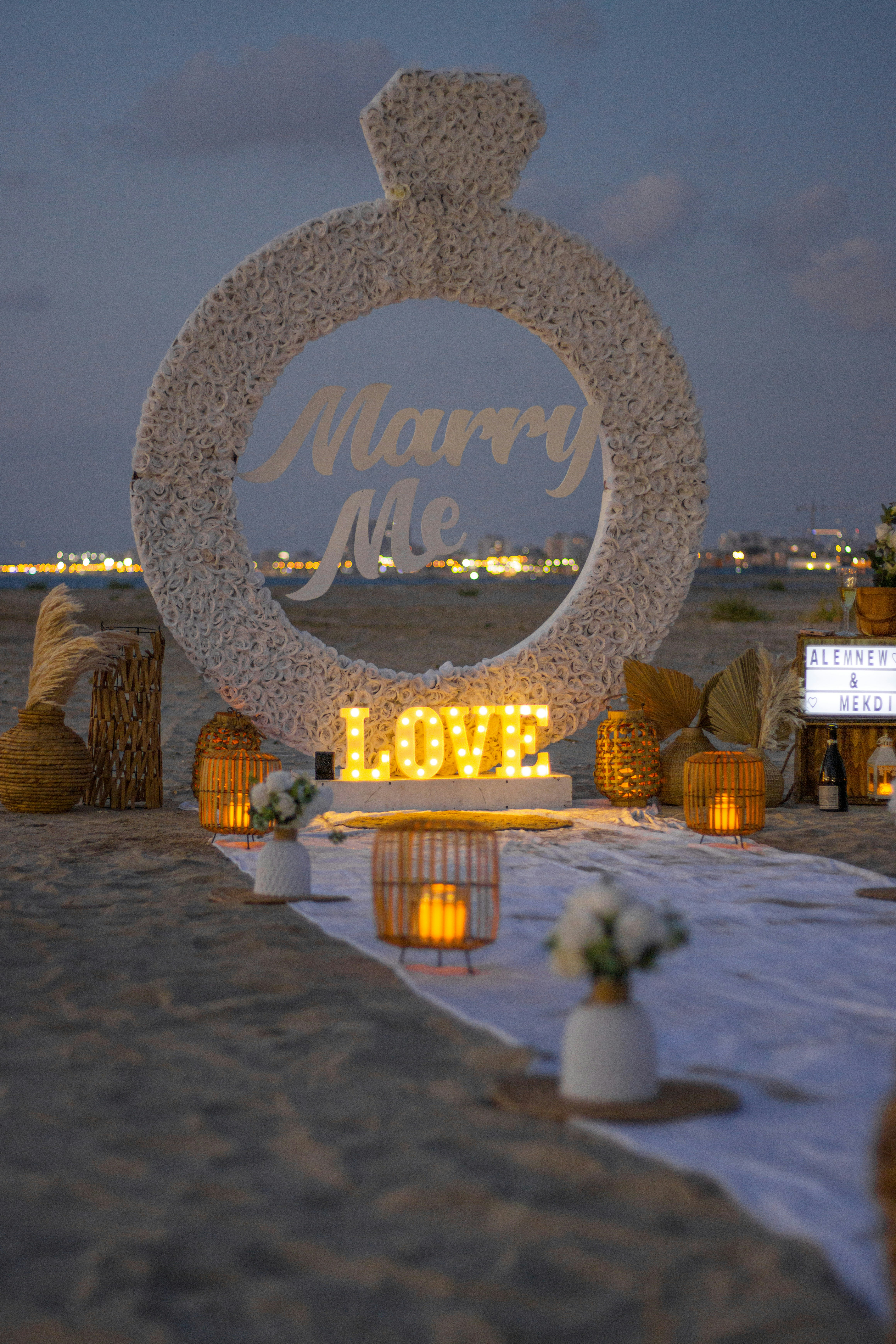 A sign that says marry me on the beach photo – Free Altar Image on Unsplash
