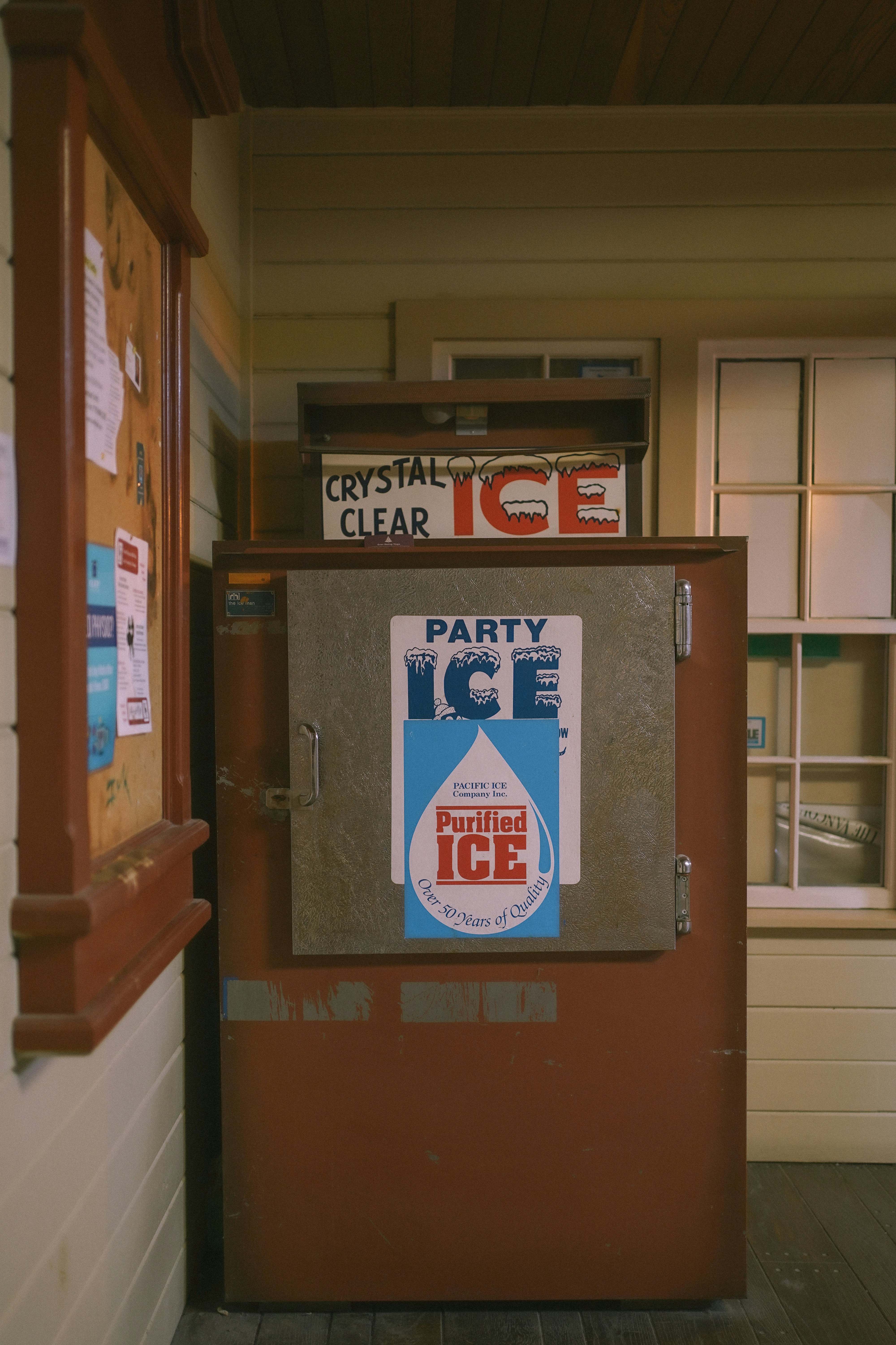 An old ice machine with a party ice sticker on it photo – Free Old ...