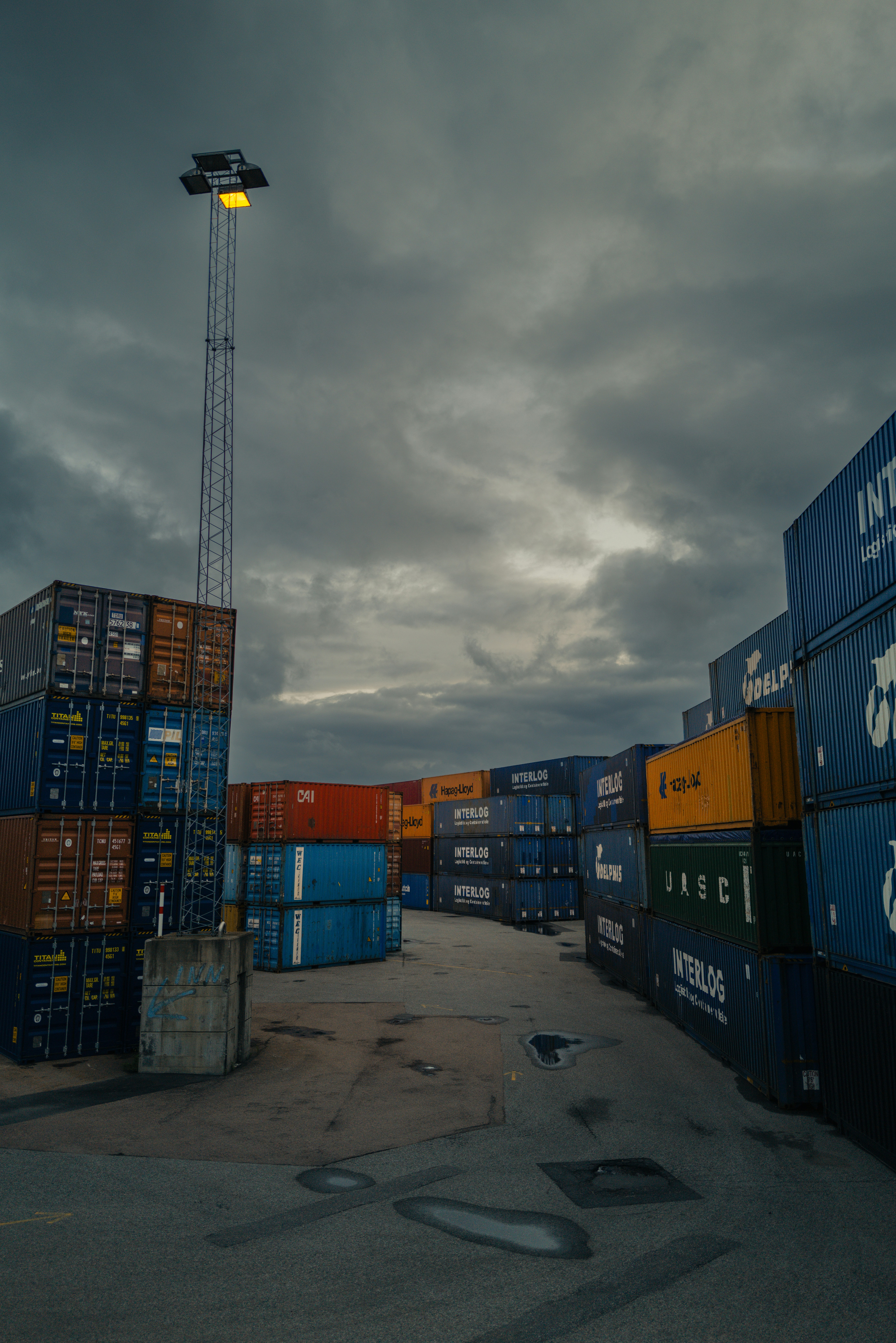 A lot of containers that are sitting in the dirt photo – Free Oslo ...