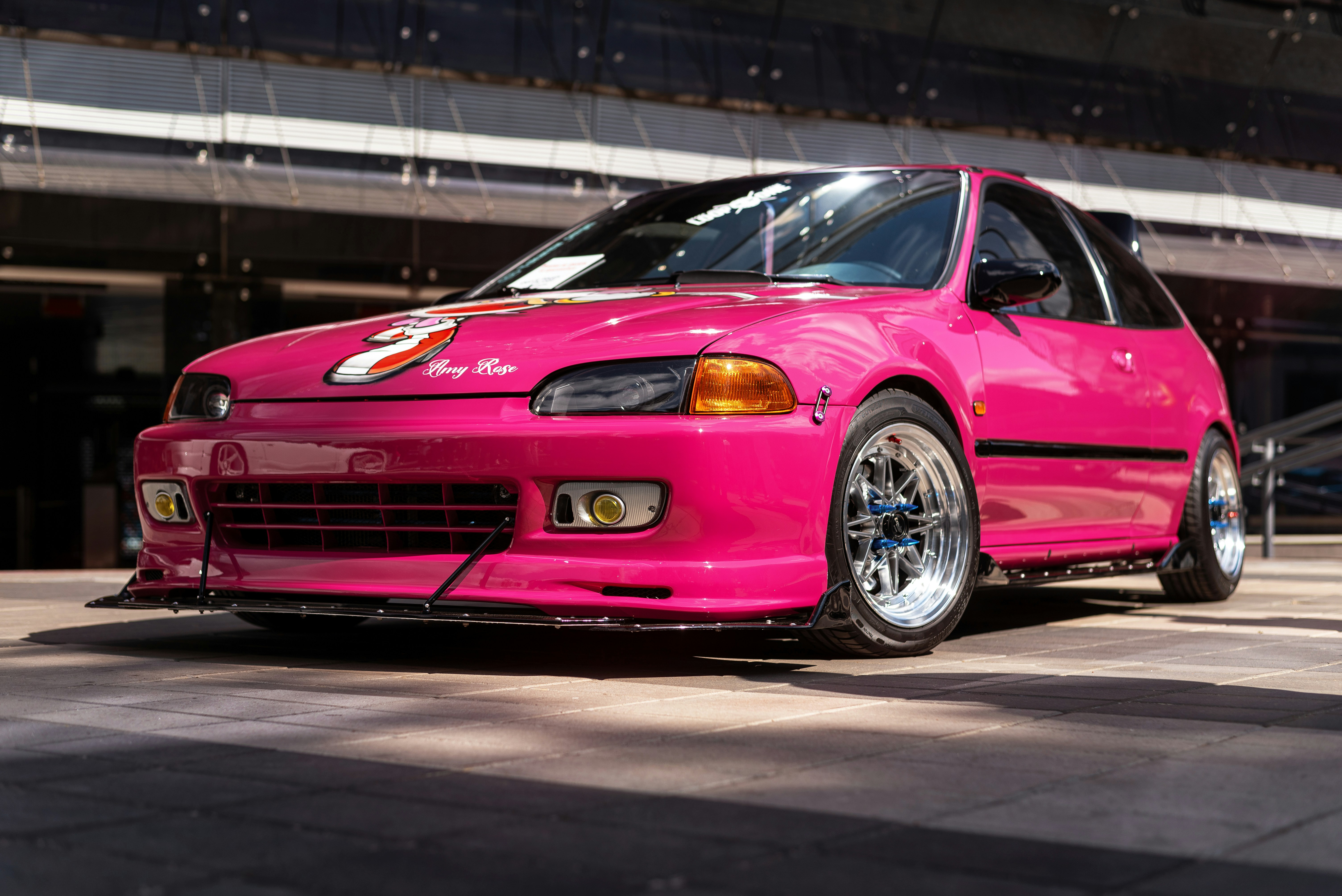 Rosy Speedster: A Neon-Pink Honda Civic Stands Out in the Sun