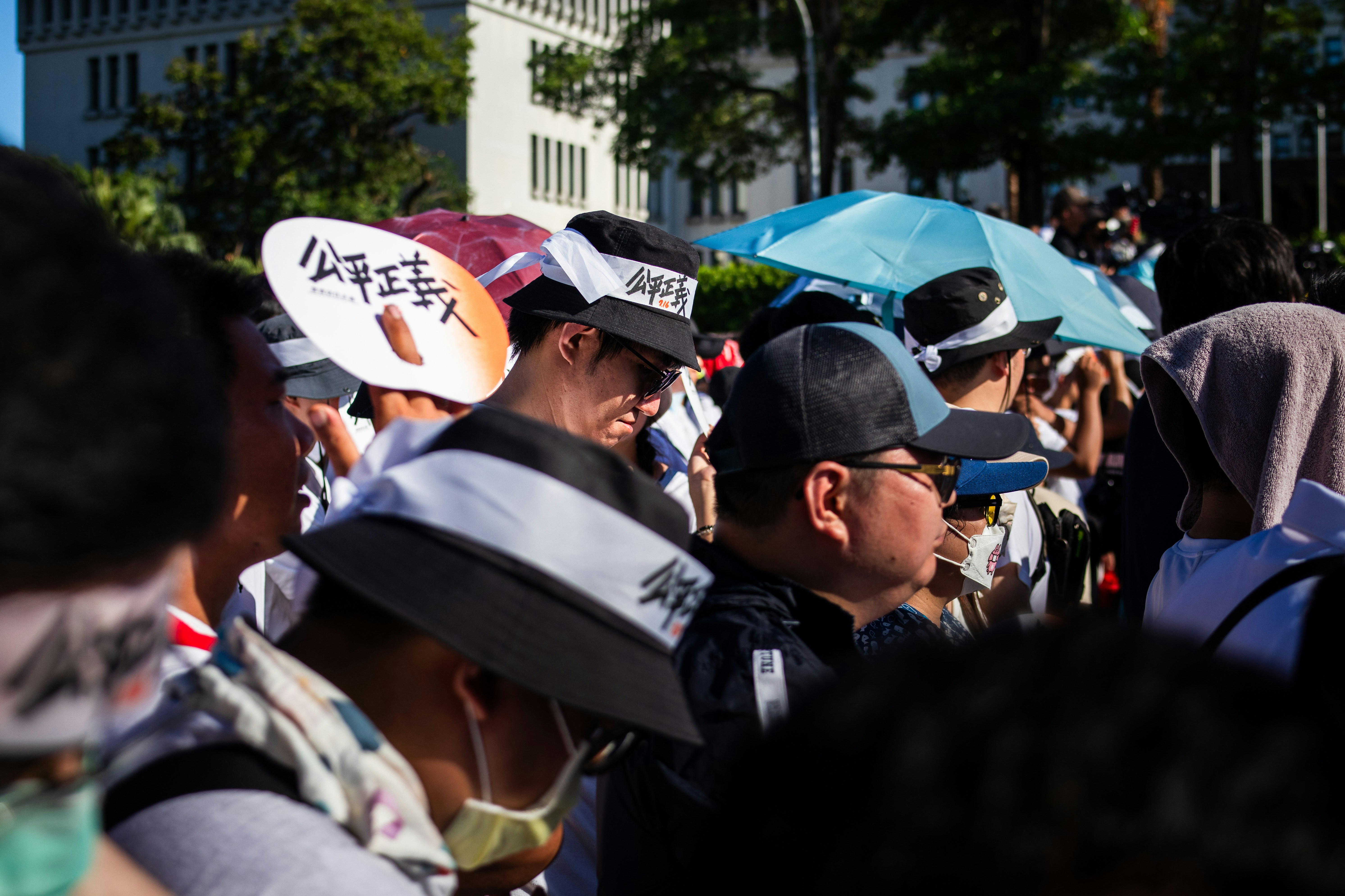 A crowd of people standing around each other photo – Free Zhongzheng ...