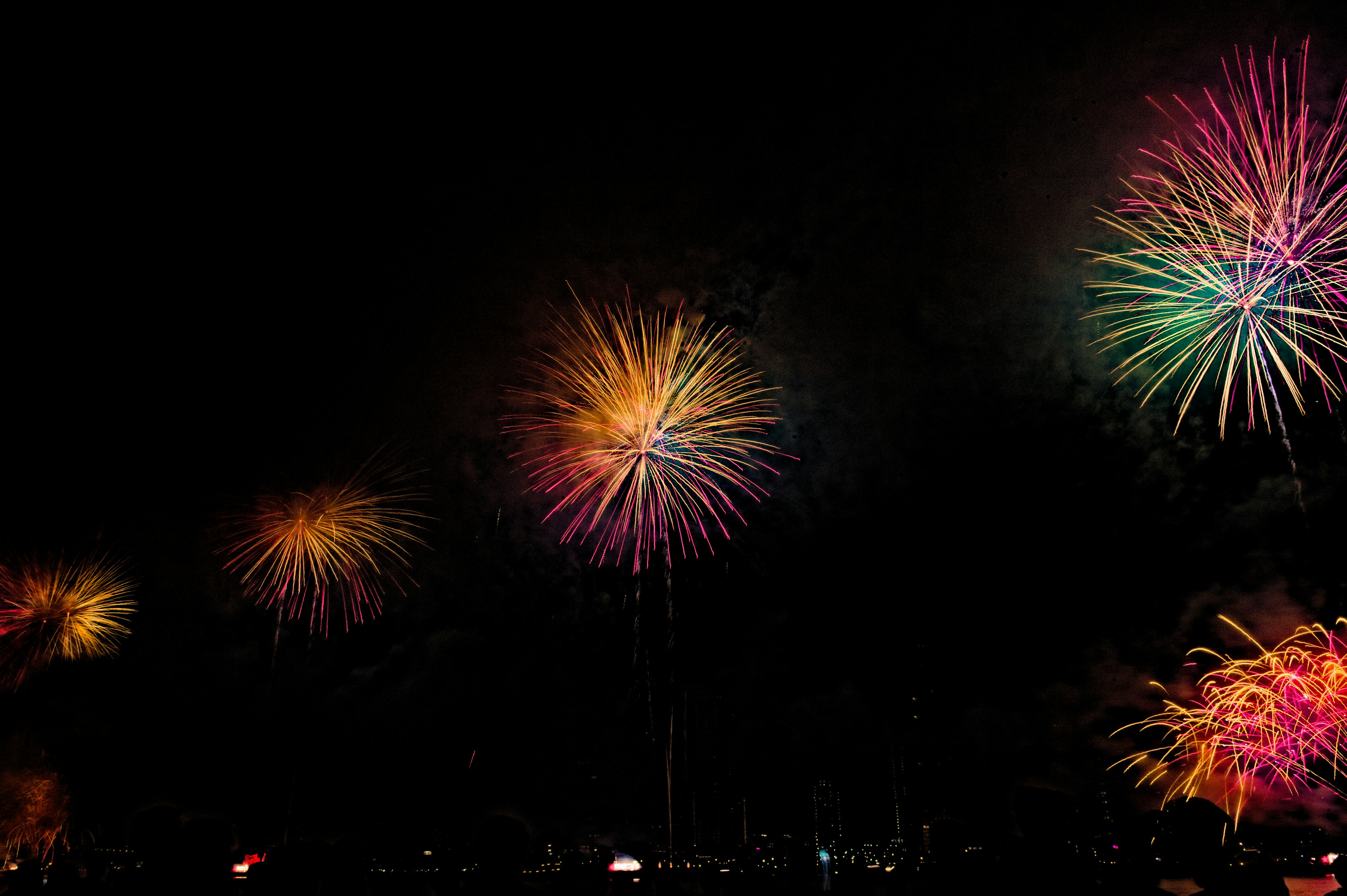 A bunch of fireworks are lit up in the night sky photo – Free Fireworks ...