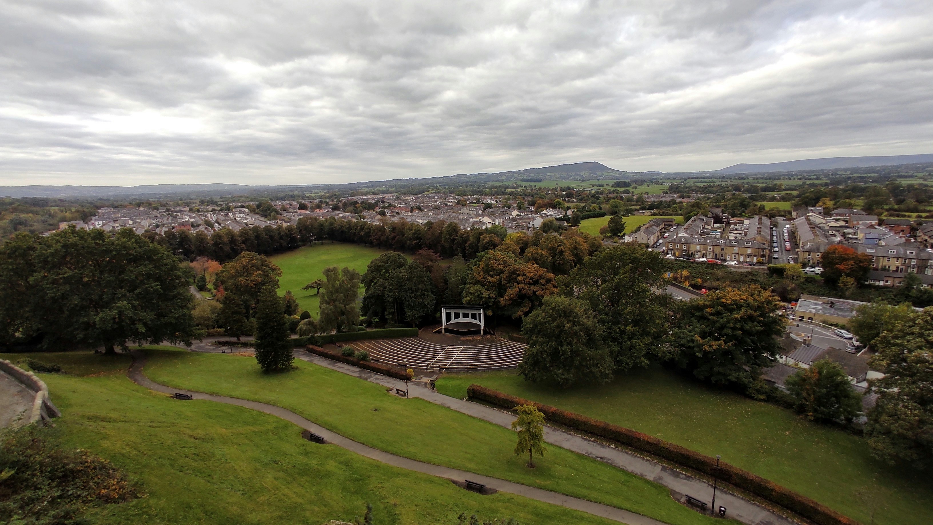An aerial view of a city with a park in the foreground photo – Free ...