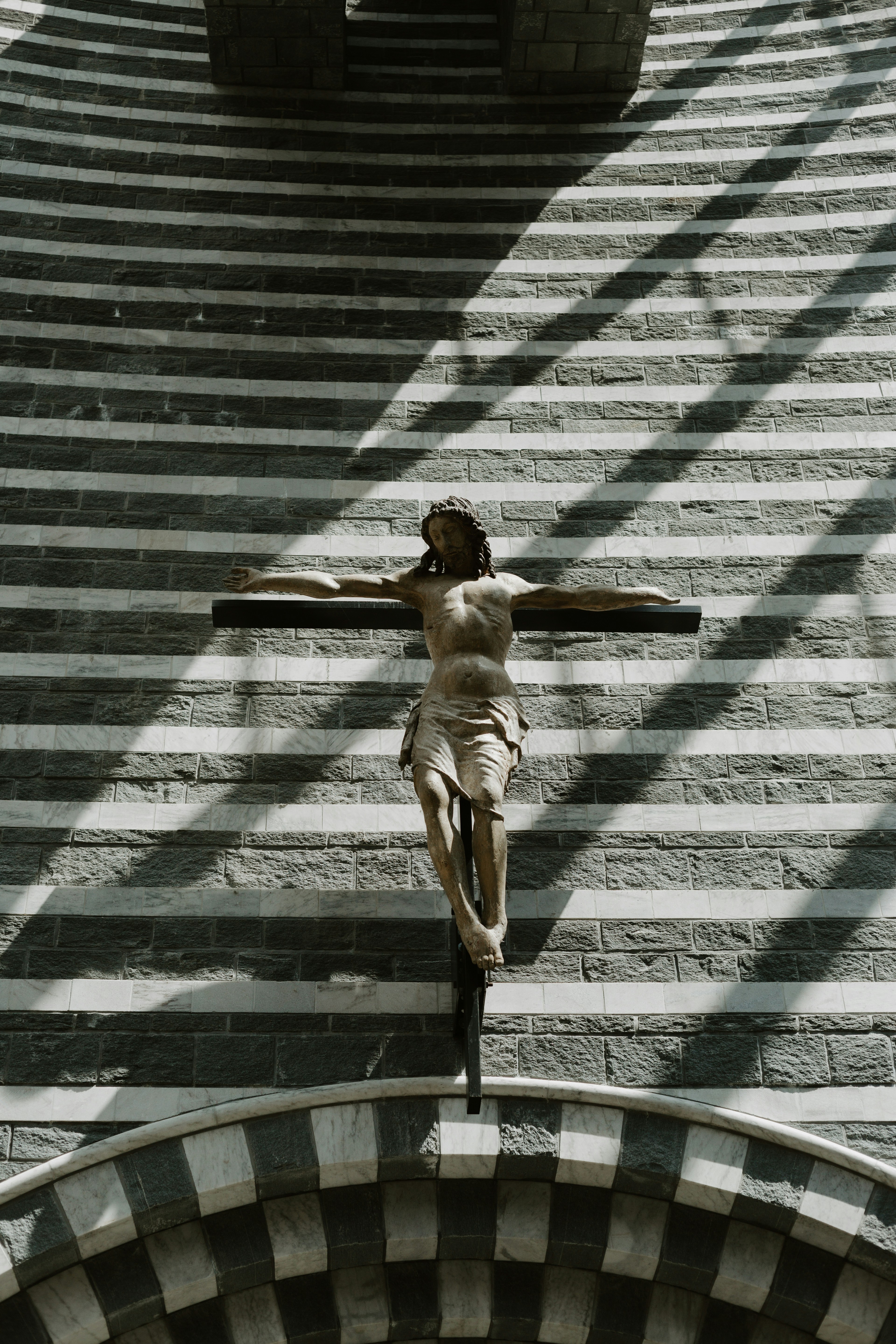 A statue of jesus on a stone staircase photo – Free Art Image on Unsplash
