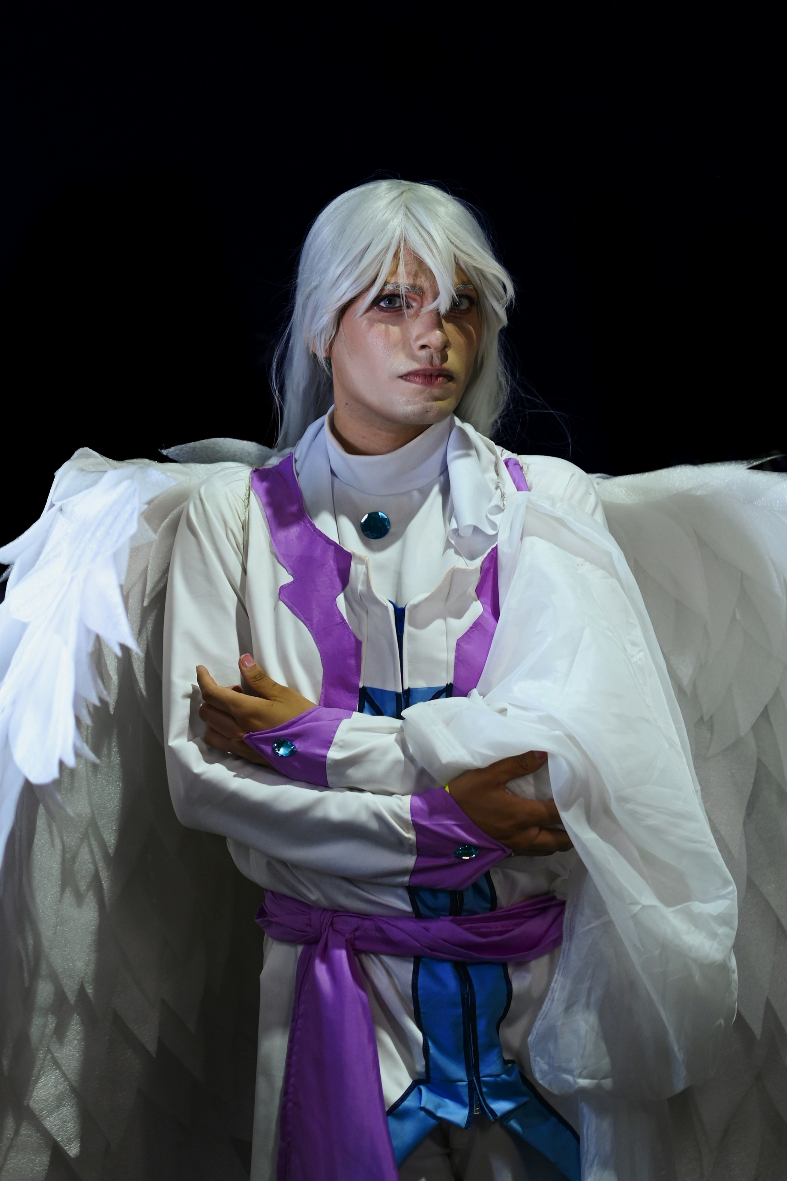 Ivory Wings, Violet Sash: A Cosplay Angel Under Stage Light