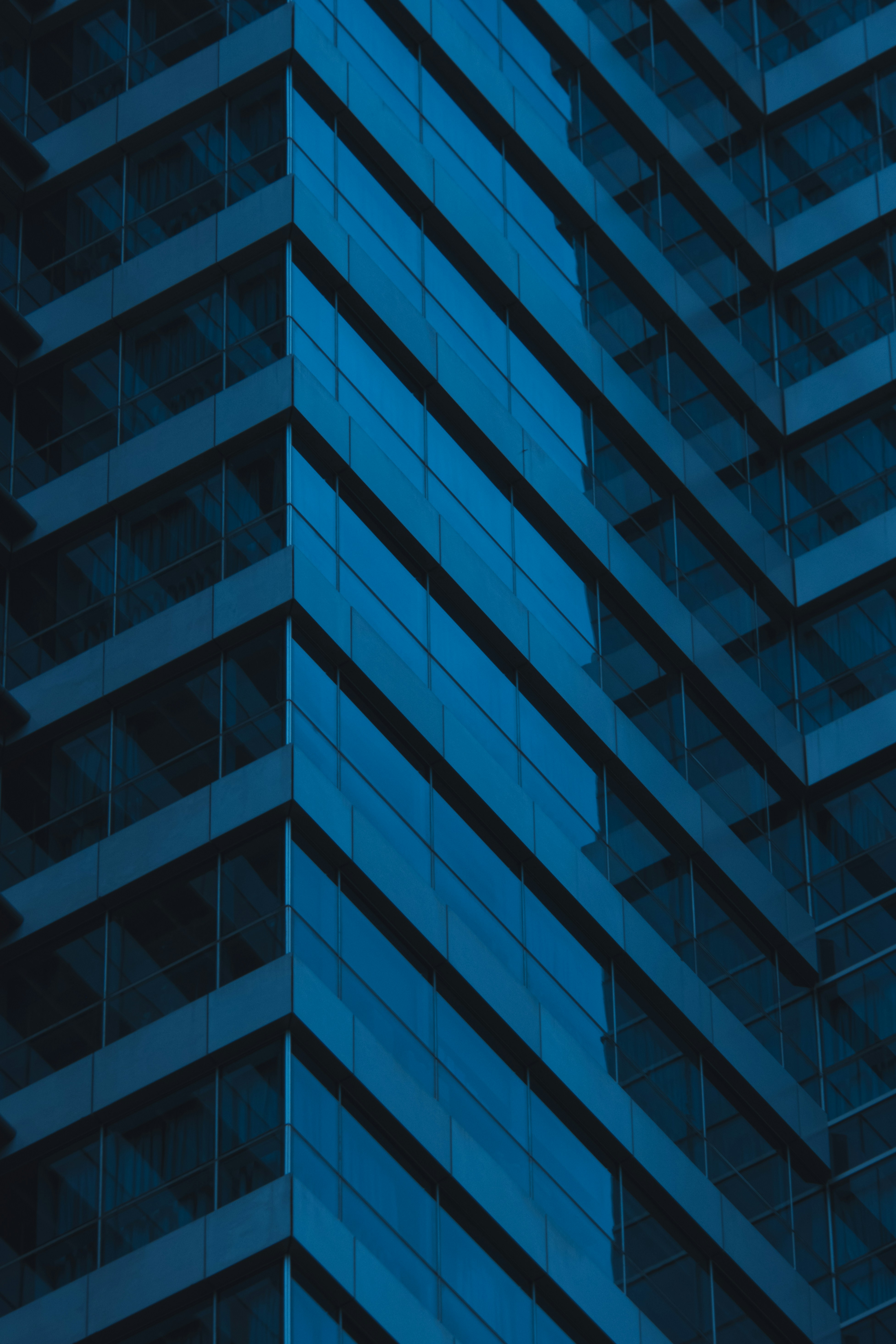 A very tall building with lots of windows photo – Free Backgrounds ...