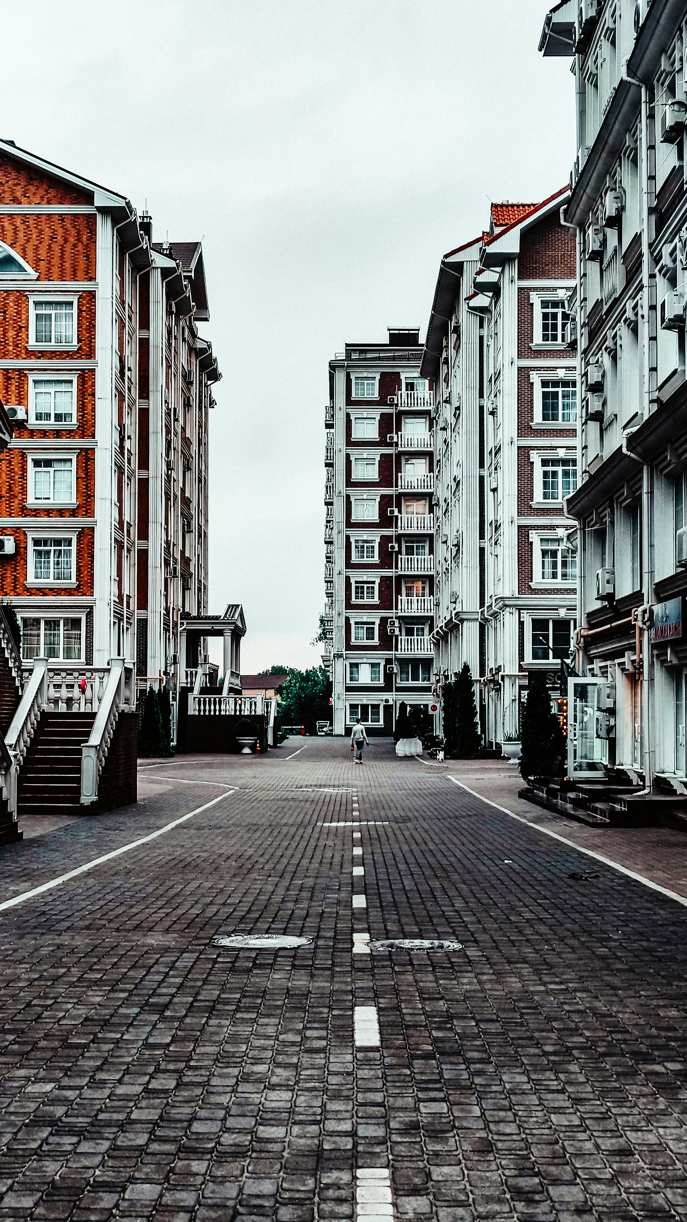 An empty street with a few buildings in the background photo – Free ...