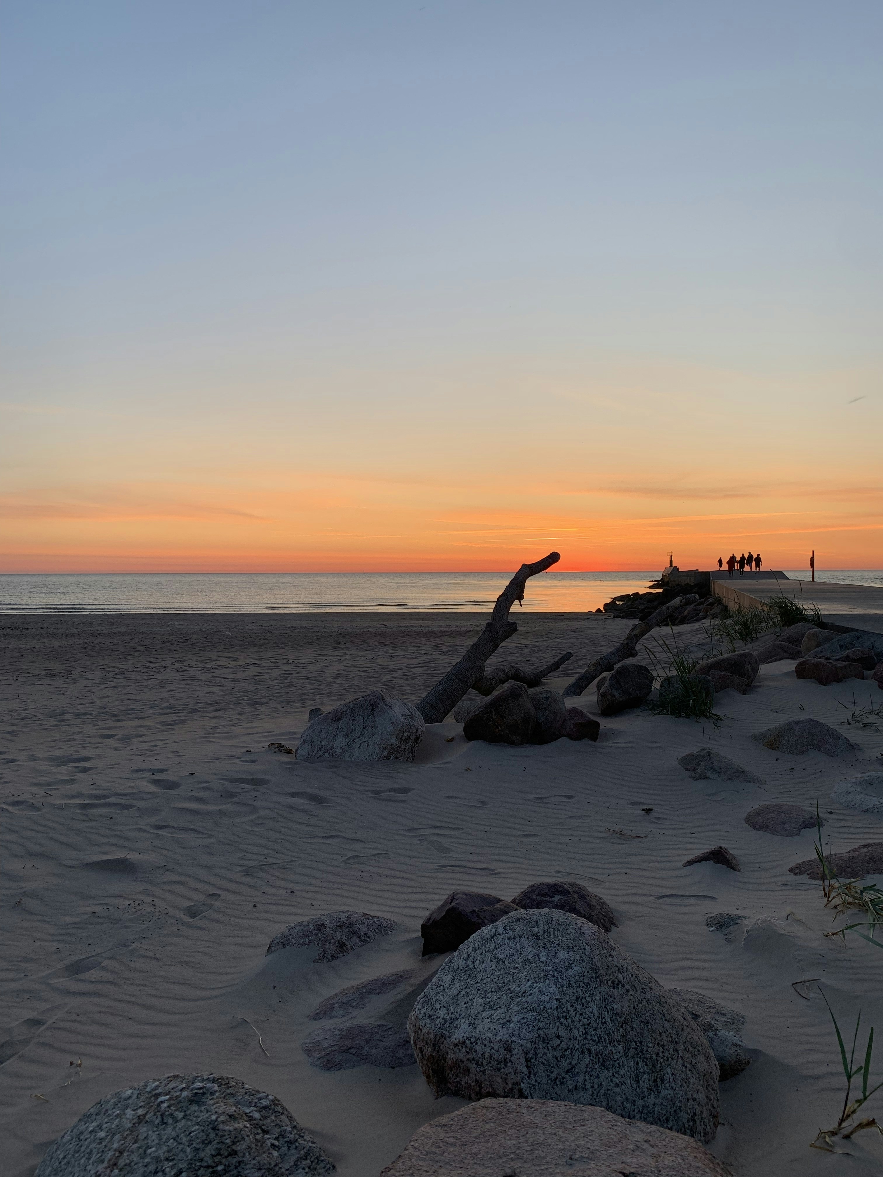 Dusk at the Breakwater: Sunset Silhouettes on the Jetty