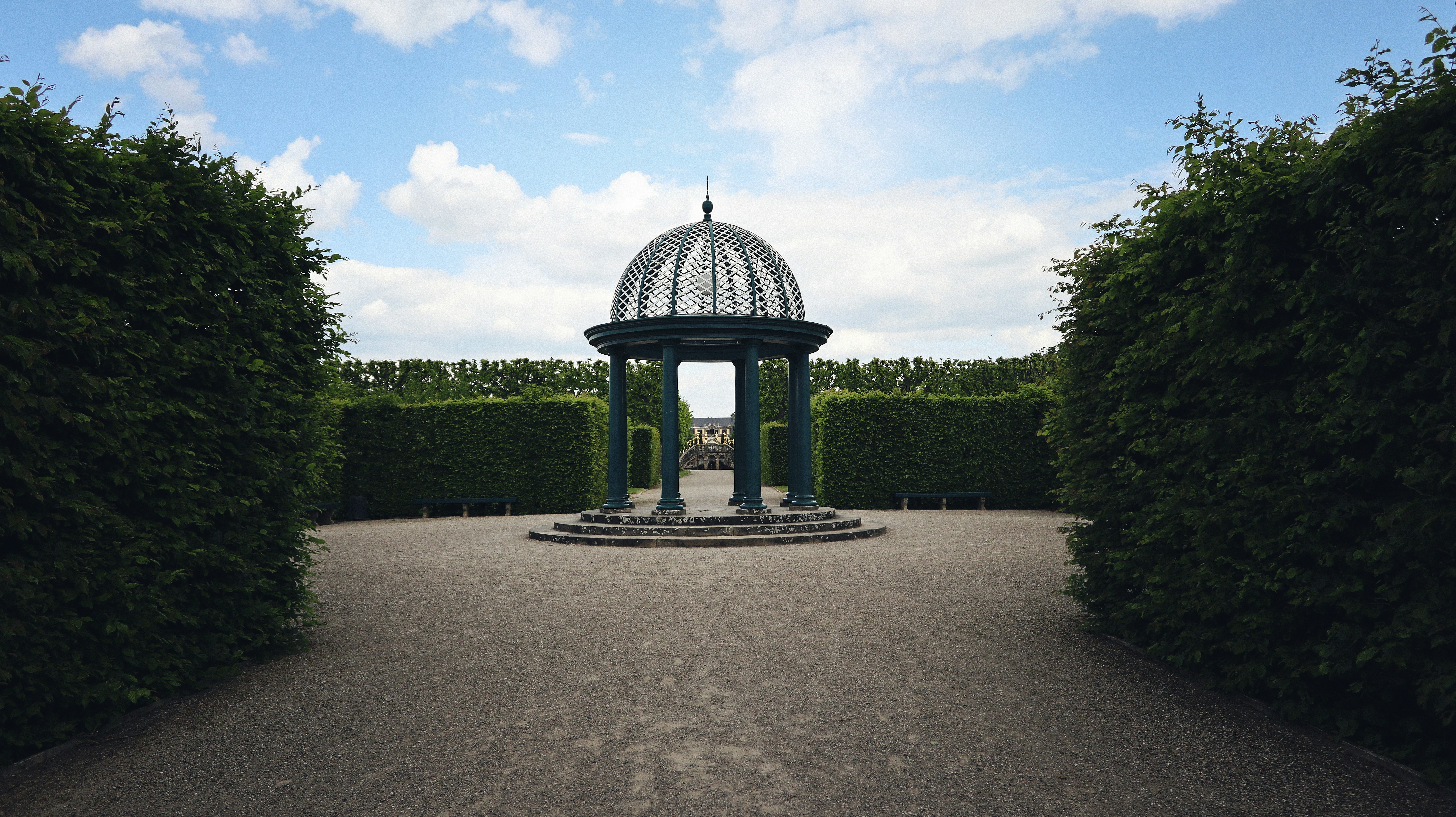 Dome Pavilion at the Hedge Wall: A Symmetrical Garden Moment