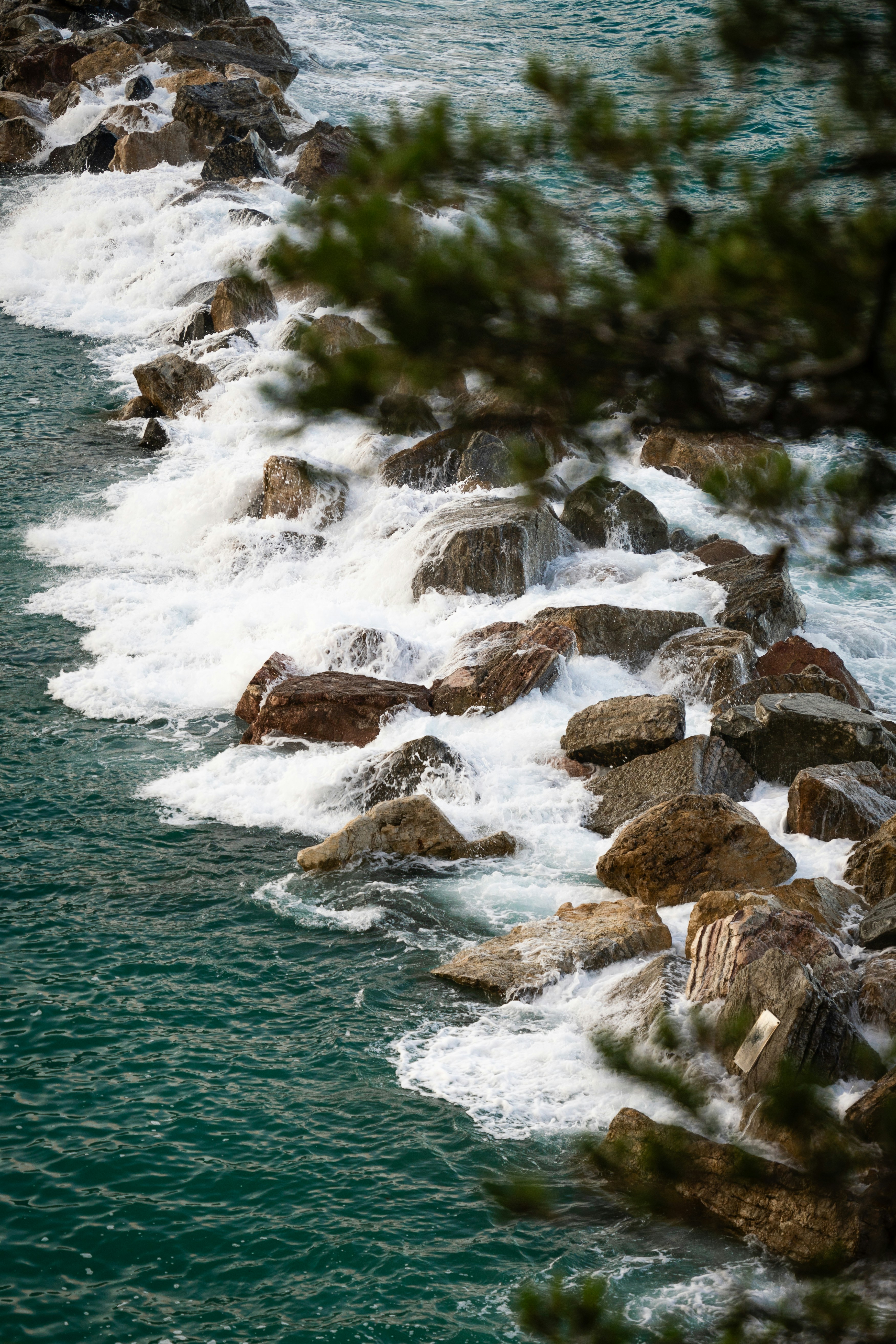 Foam-Lashed Granite Break: Turquoise Shoreline Collision