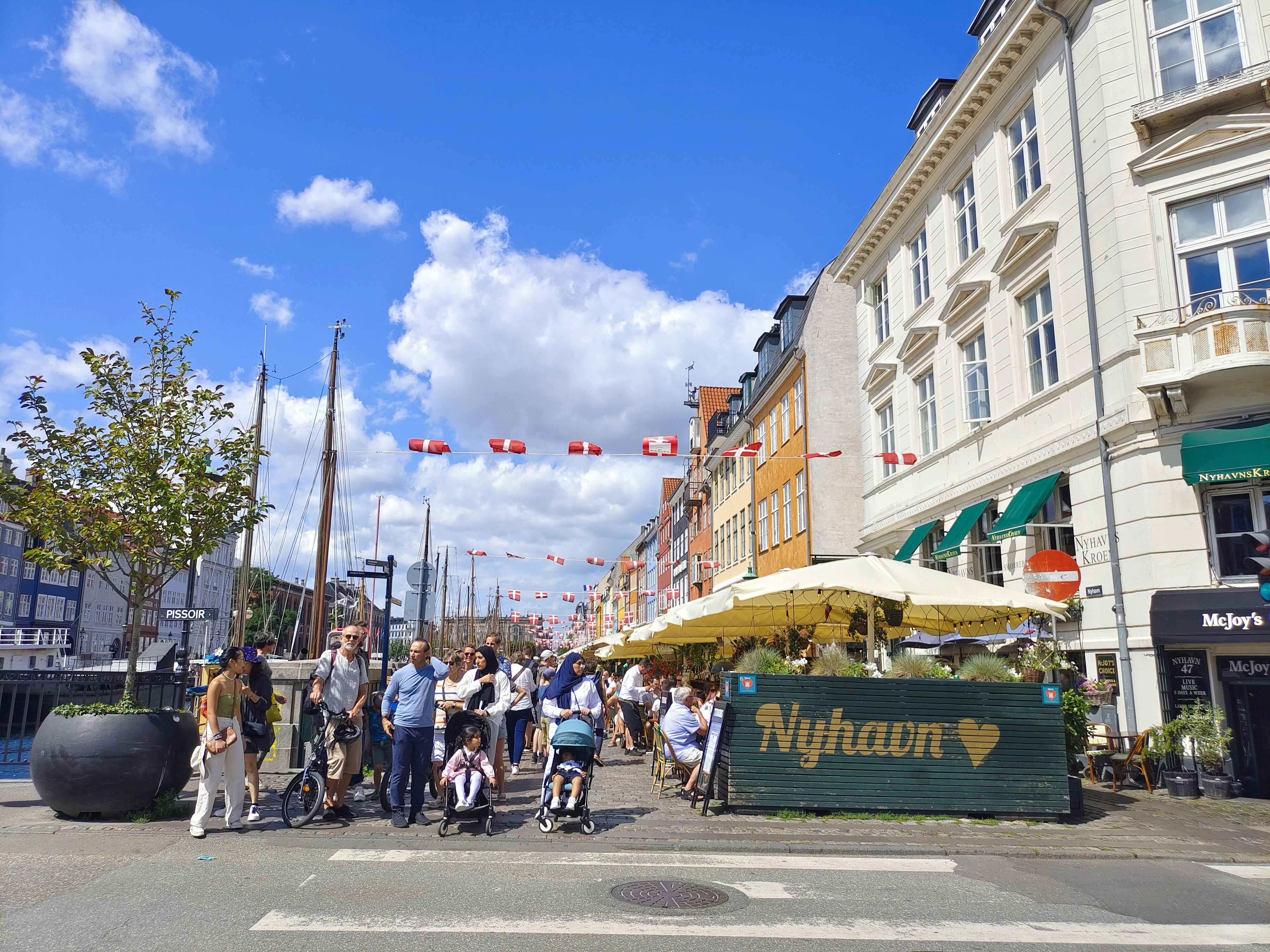 Sunlit Street Café: A Bustling European Promenade