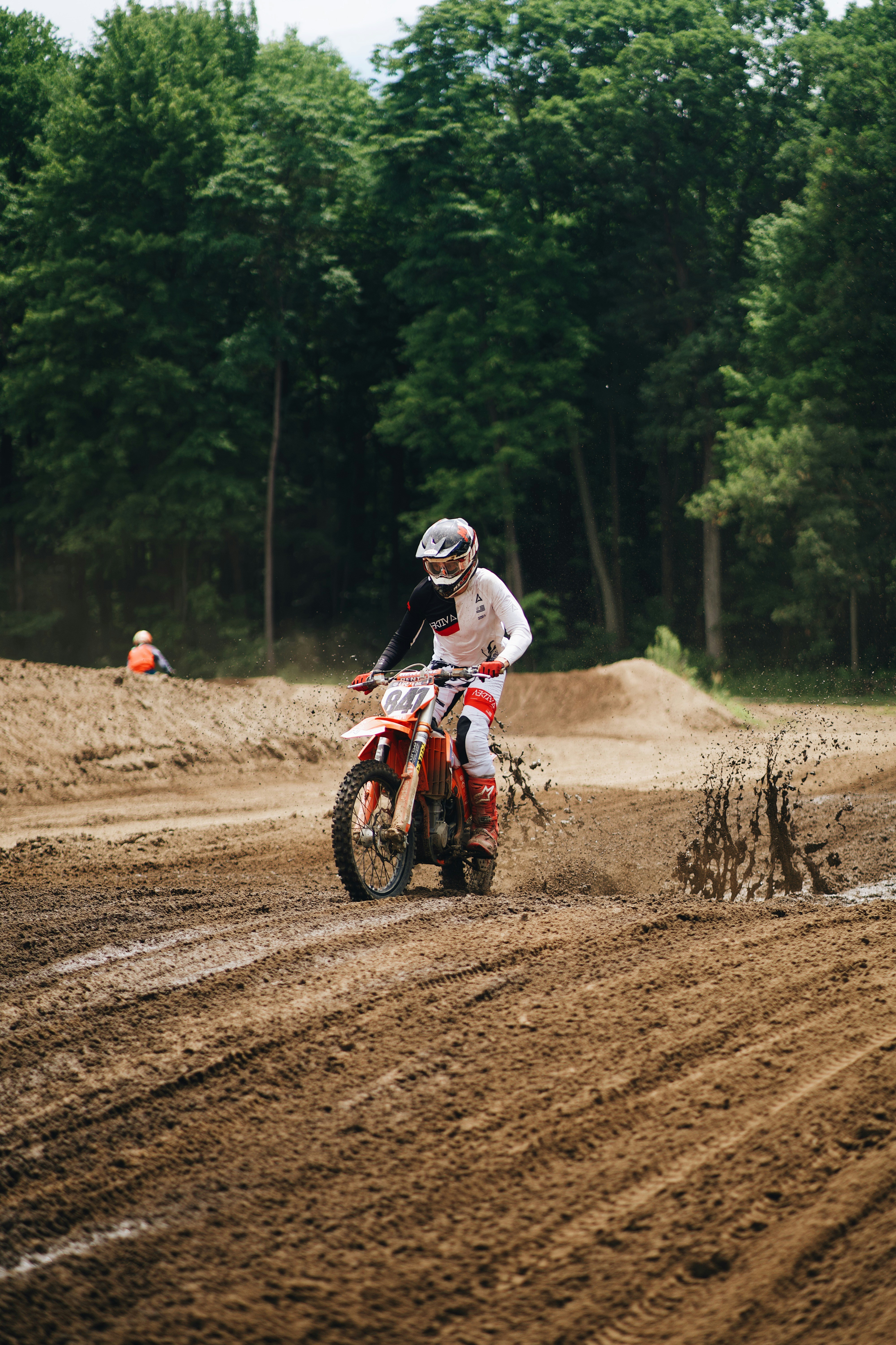 Motion in Mud: Rider Sparks Ahead on a Winding Track