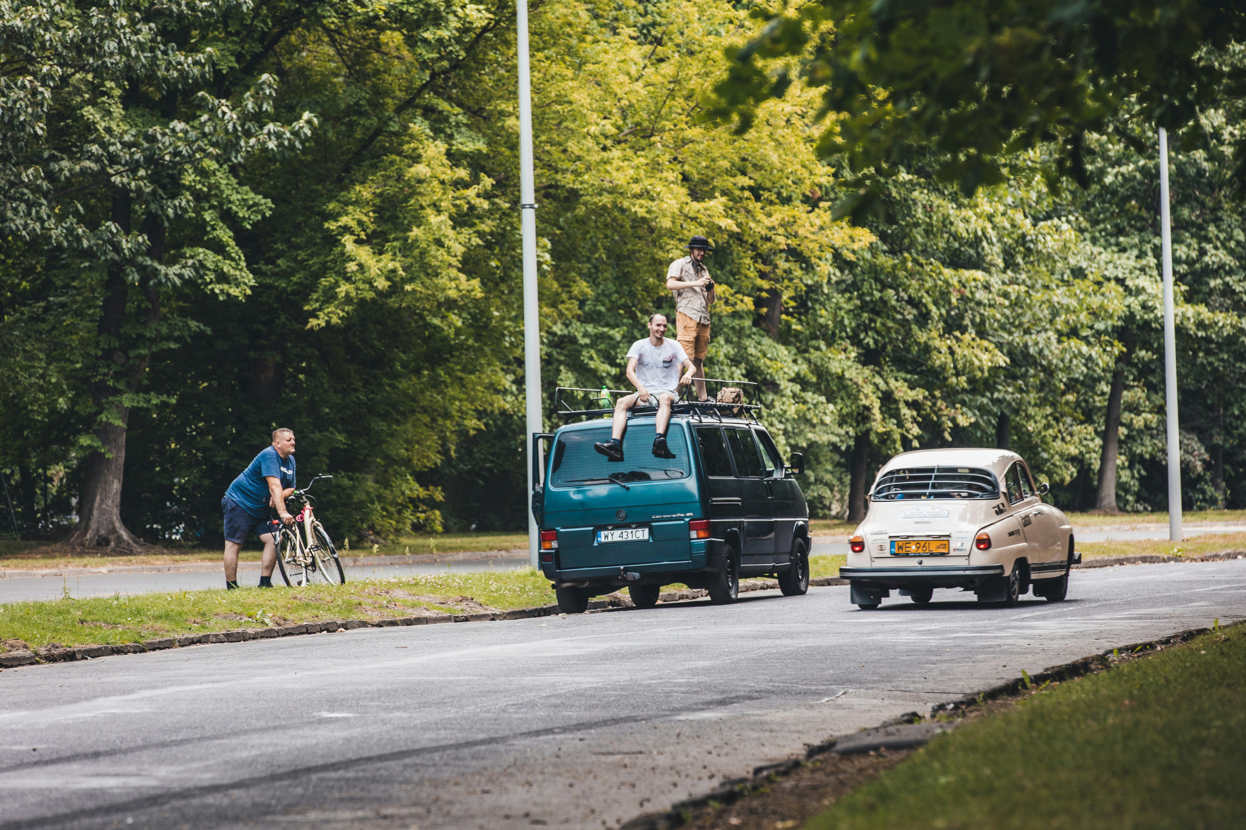 A group of people riding on top of a van photo – Free Car Image on Unsplash