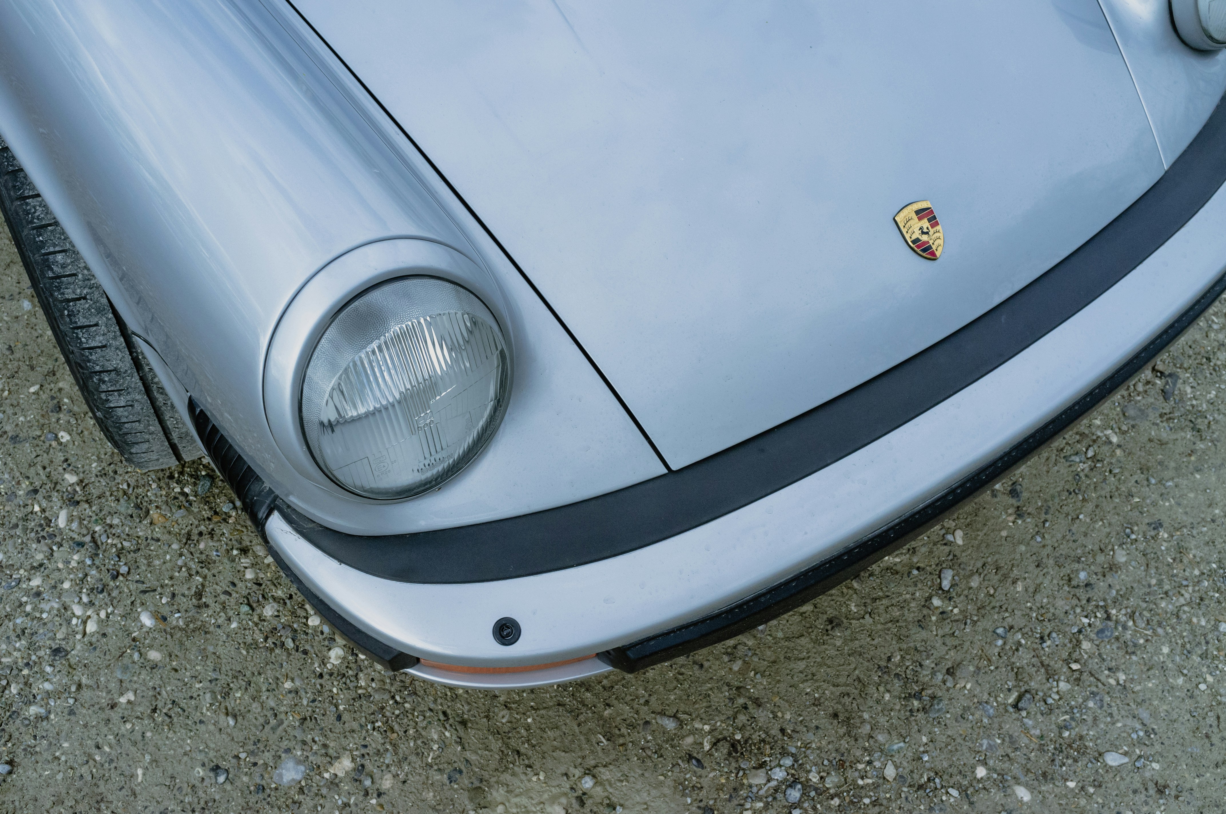 Un gros plan de l’avant d’une voiture photo – Photo Ammersee Gratuite ...