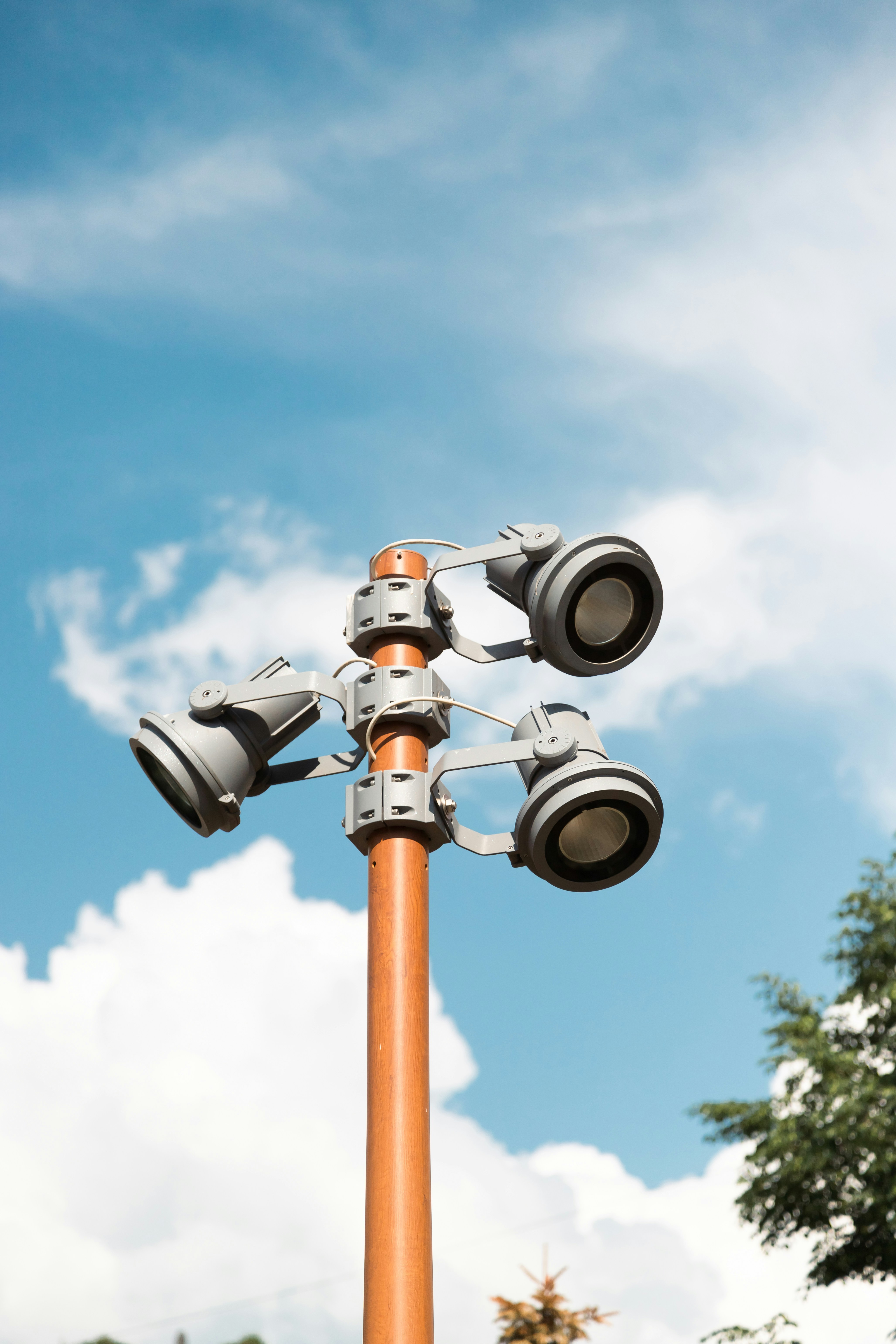 Juxtapositions in Perspective: A Four-Lens Lamp Post Reaches for the Sky