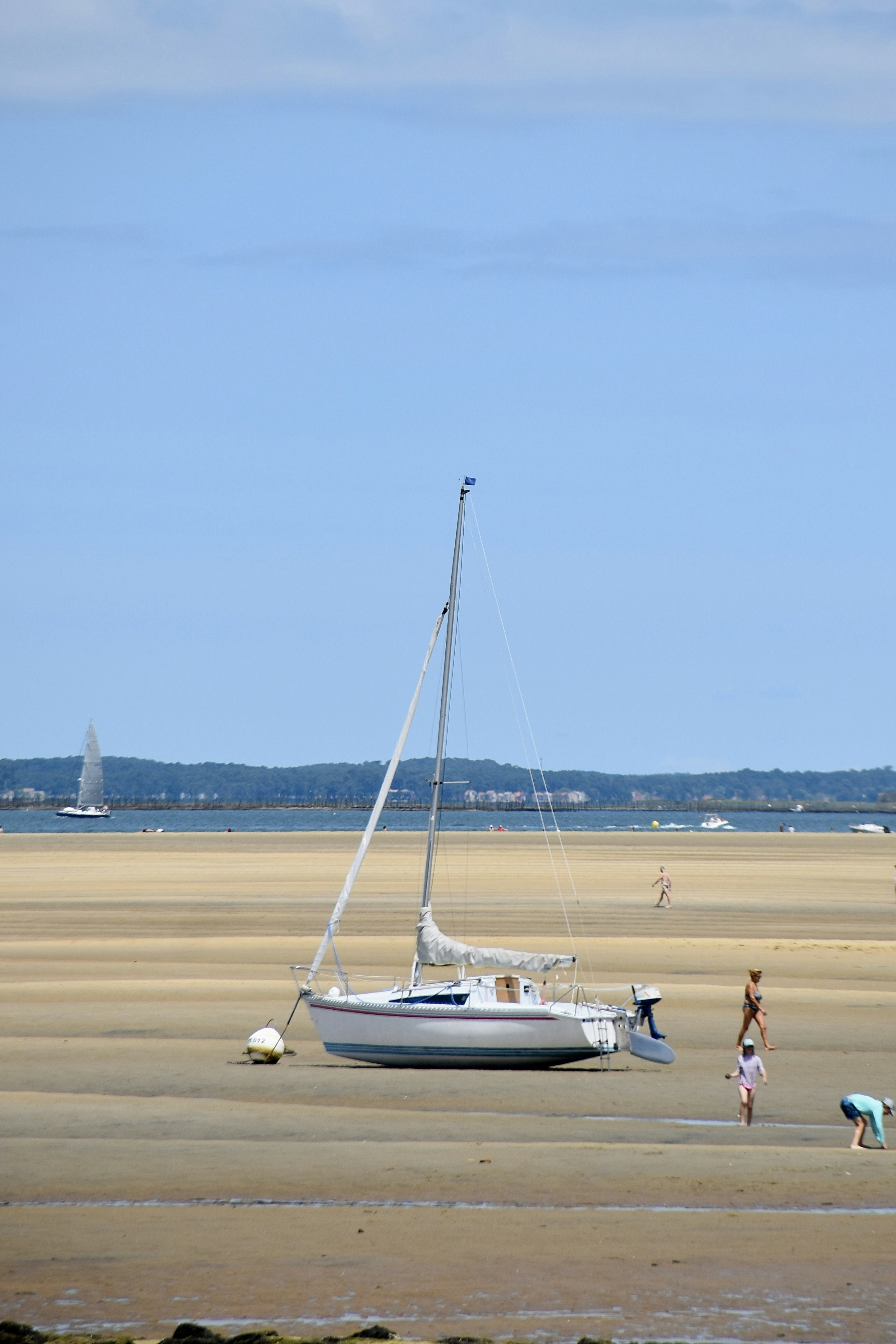Tide is low in the Arcachon bassin.