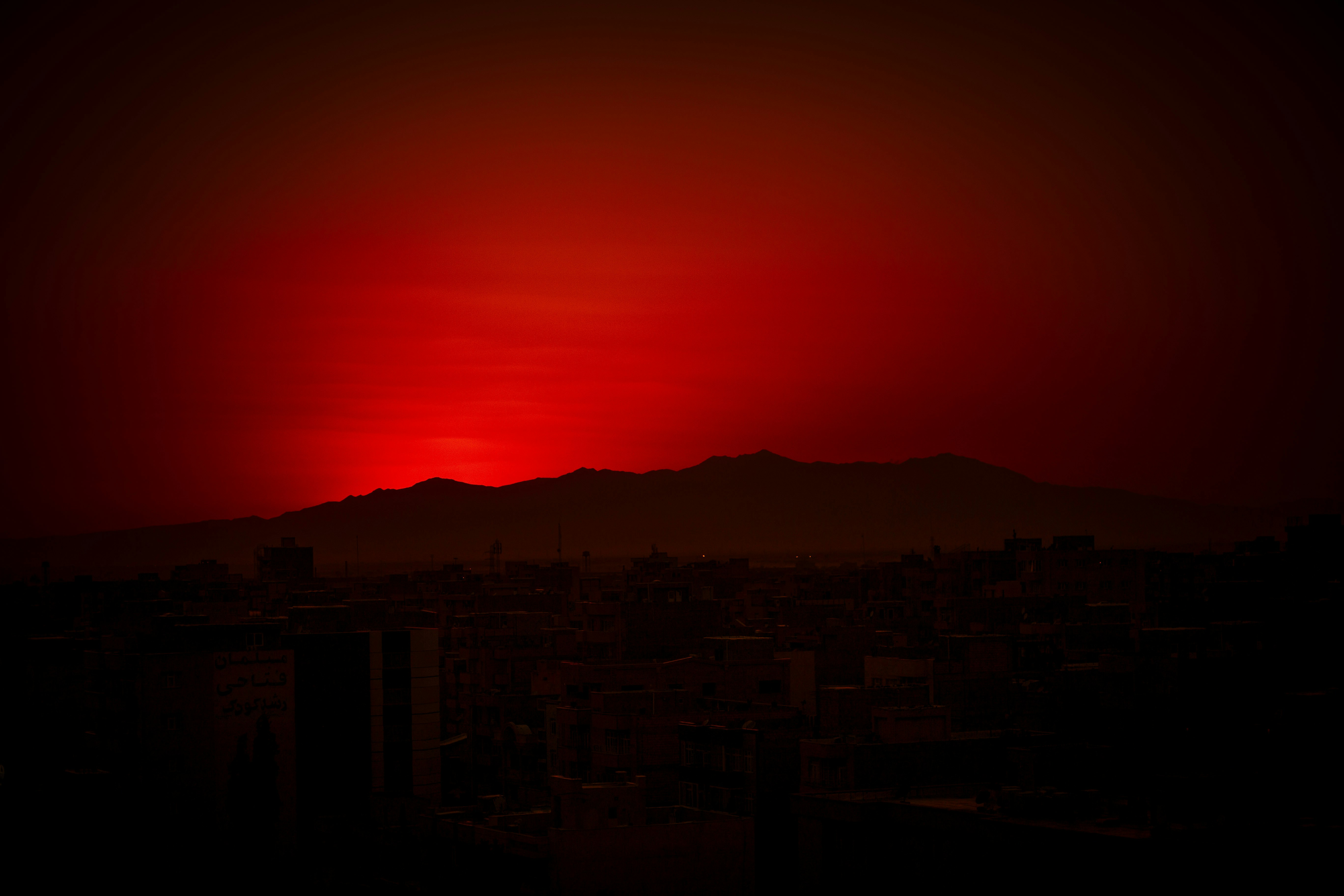 Crimson Horizon Over a Sleepless City