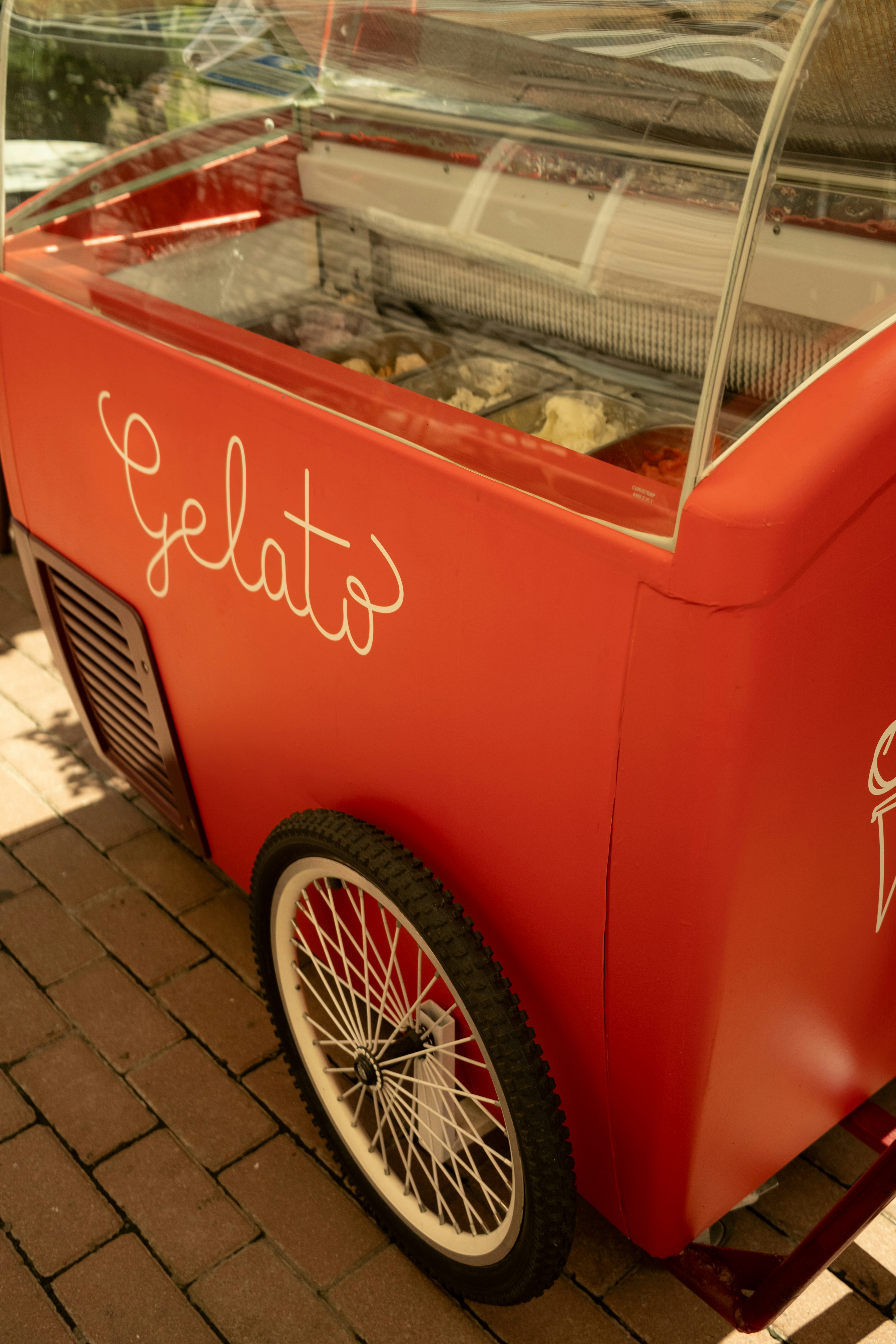 A red cart with food inside of it photo – Free Ukraine Image on Unsplash