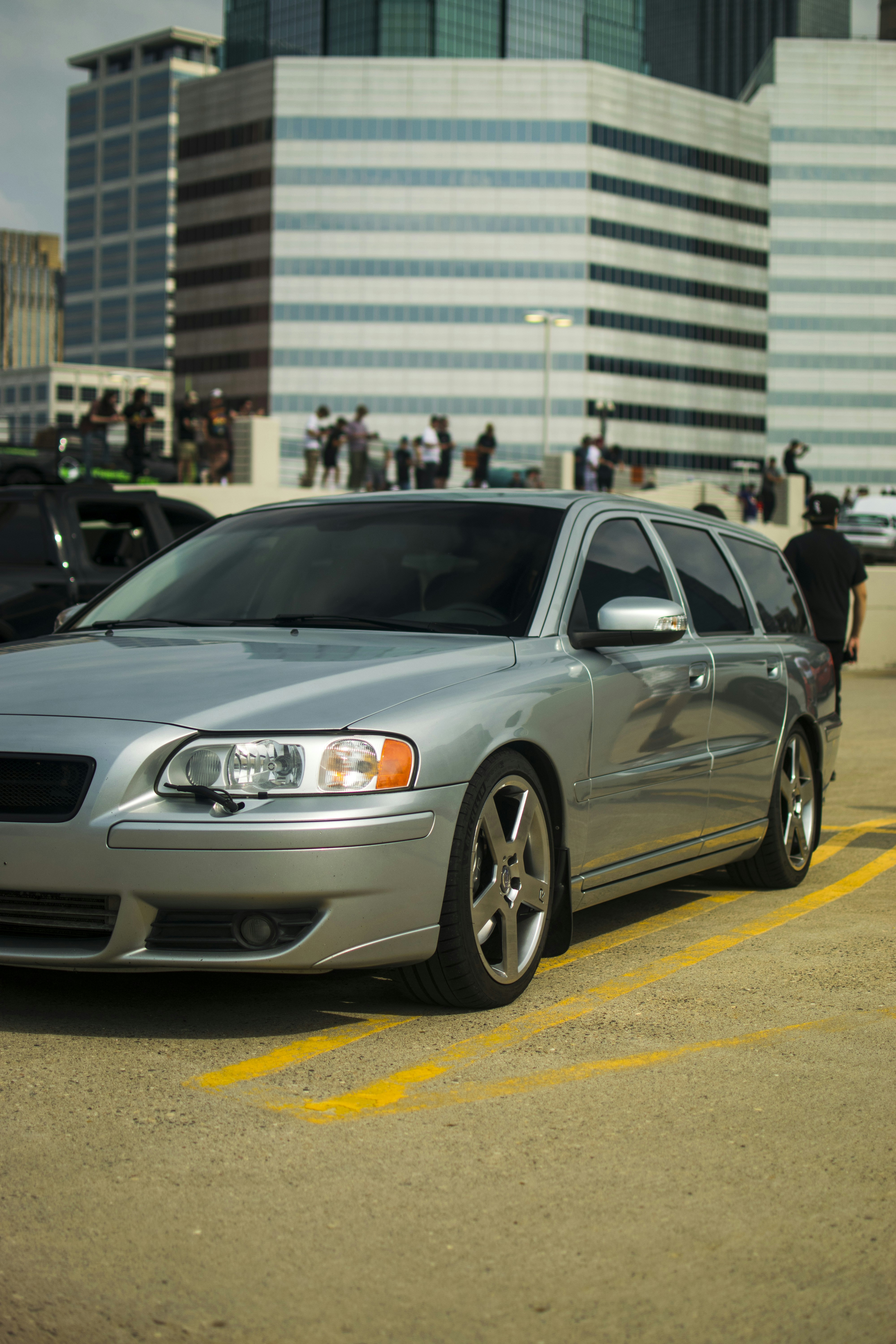 Urban Elegance: The Silver Wagon