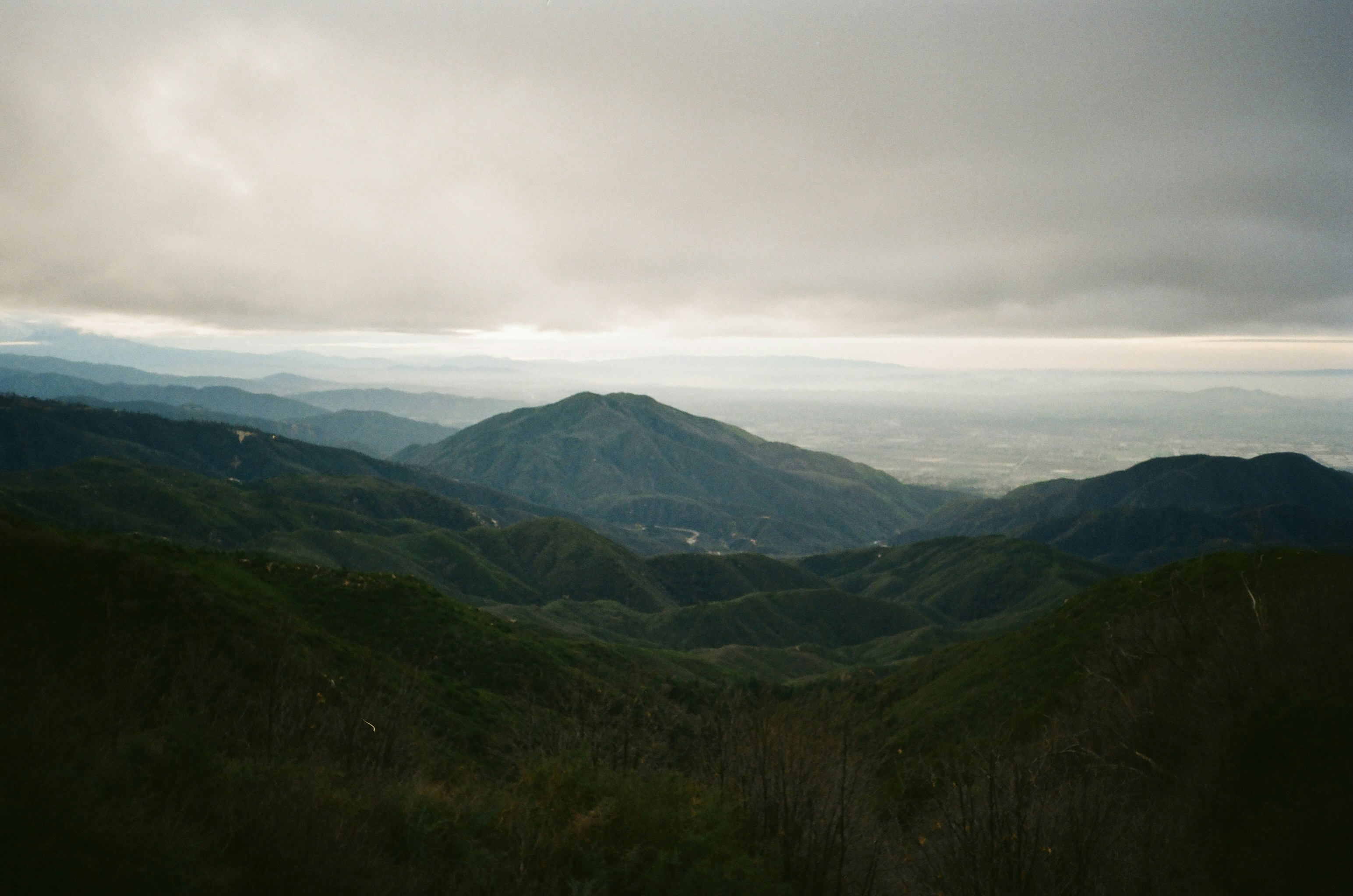 A view of a mountain range with a cloudy sky photo – Free Land Image on Unsplash