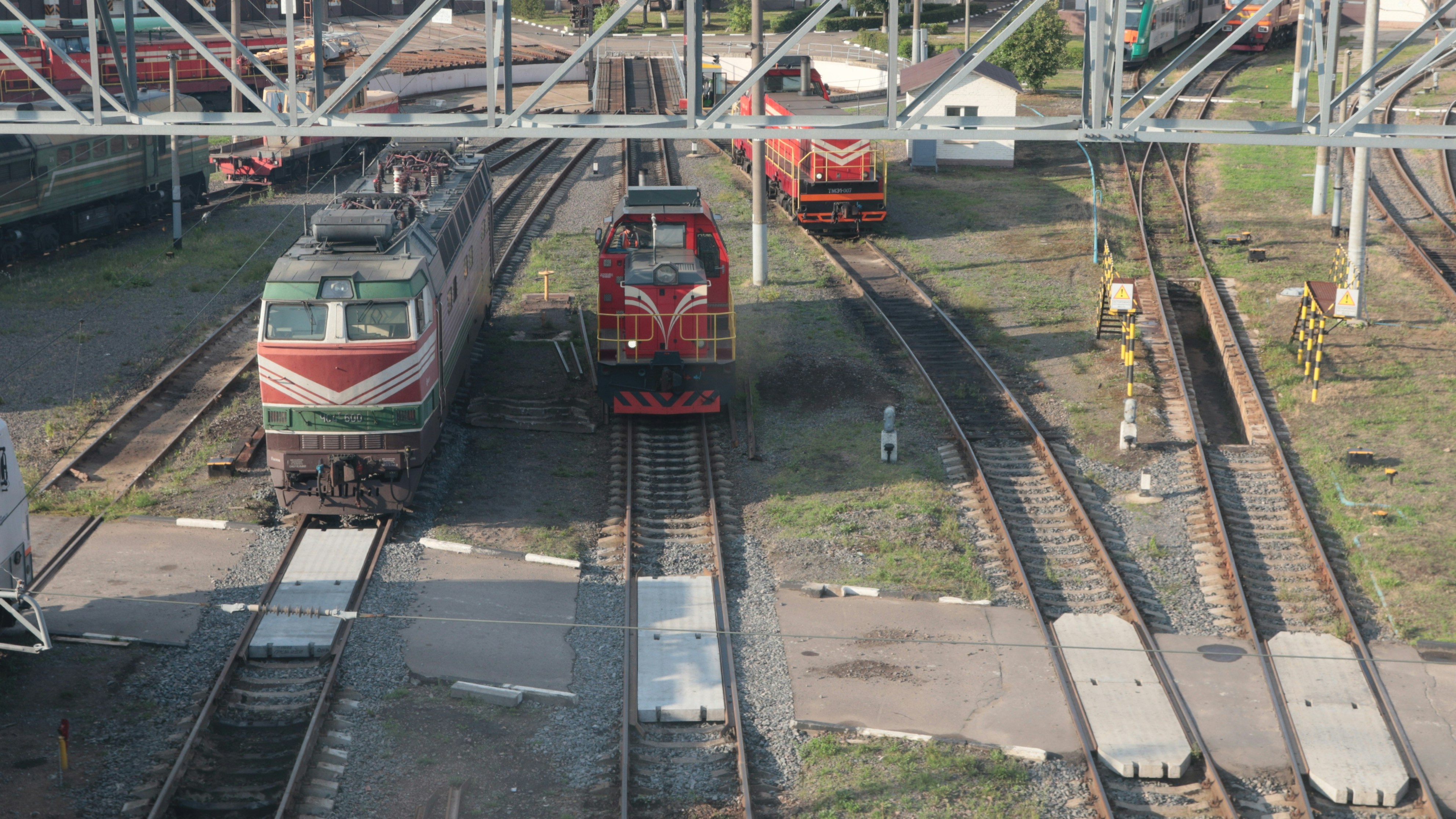 Convergence of Iron Giants: A Railway Junction in Motion