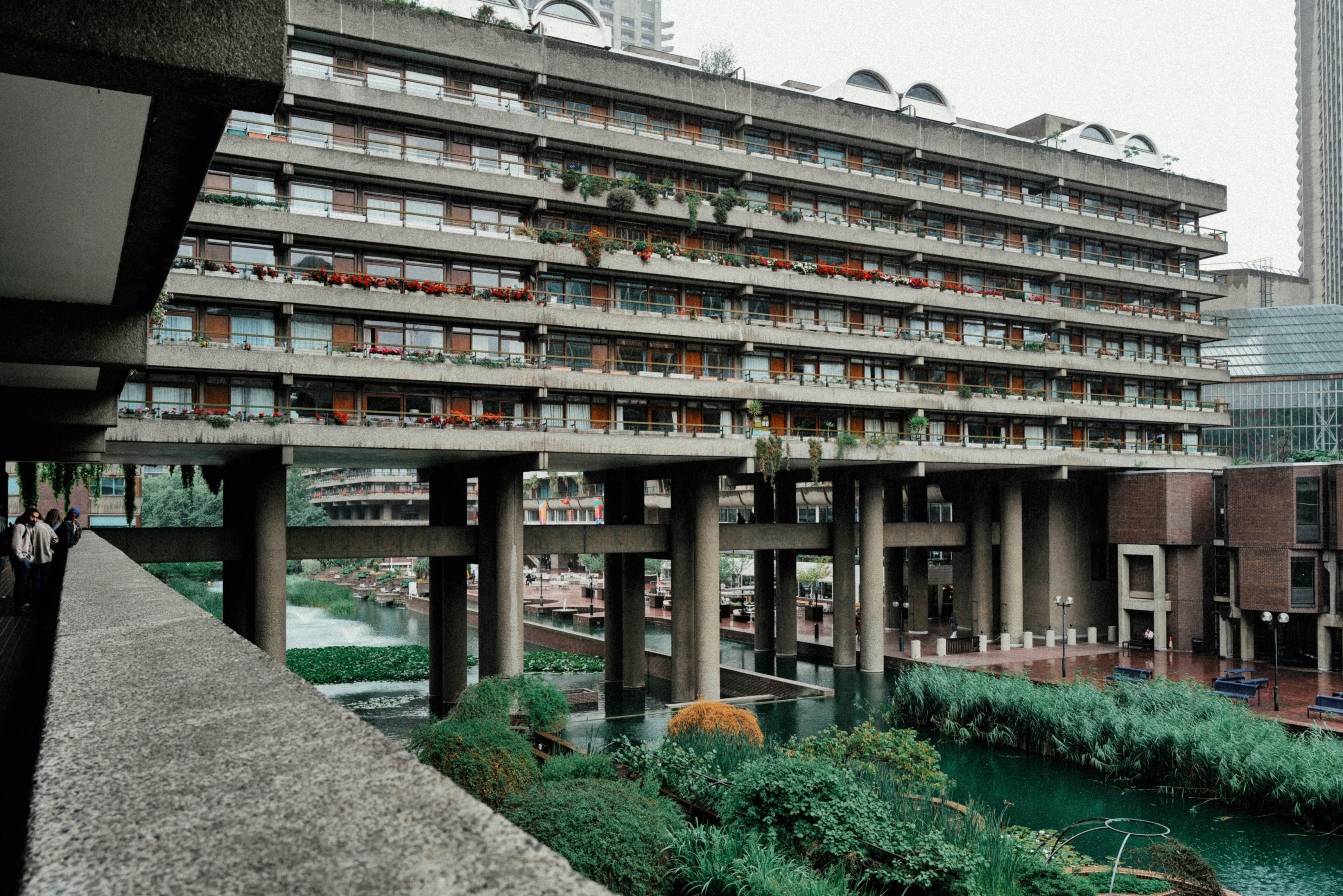 Urban Cascades: Concrete Levels Over a Channel of Green