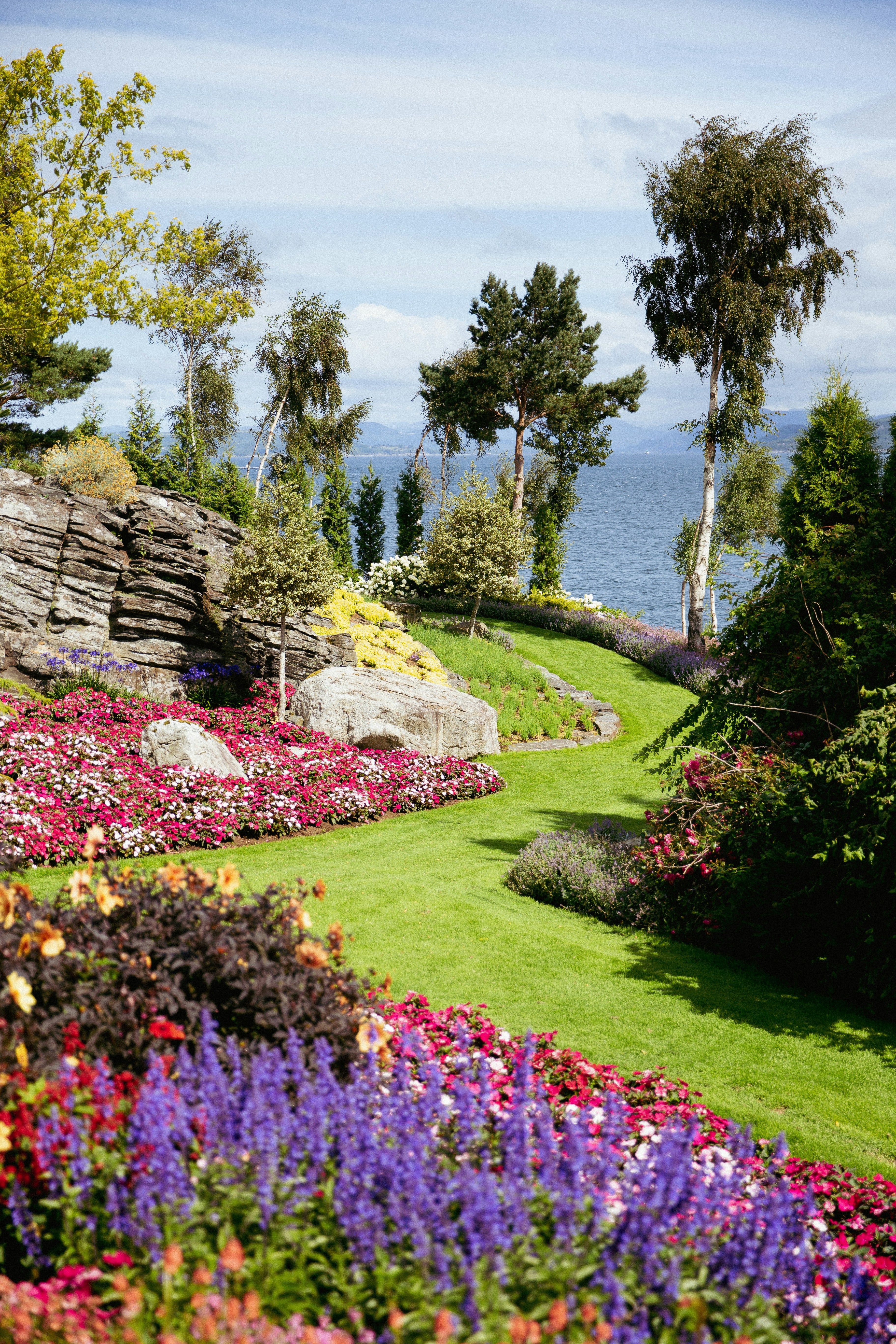 Seaside Terrace Garden: A Winding Carpet of Color Toward the Horizon