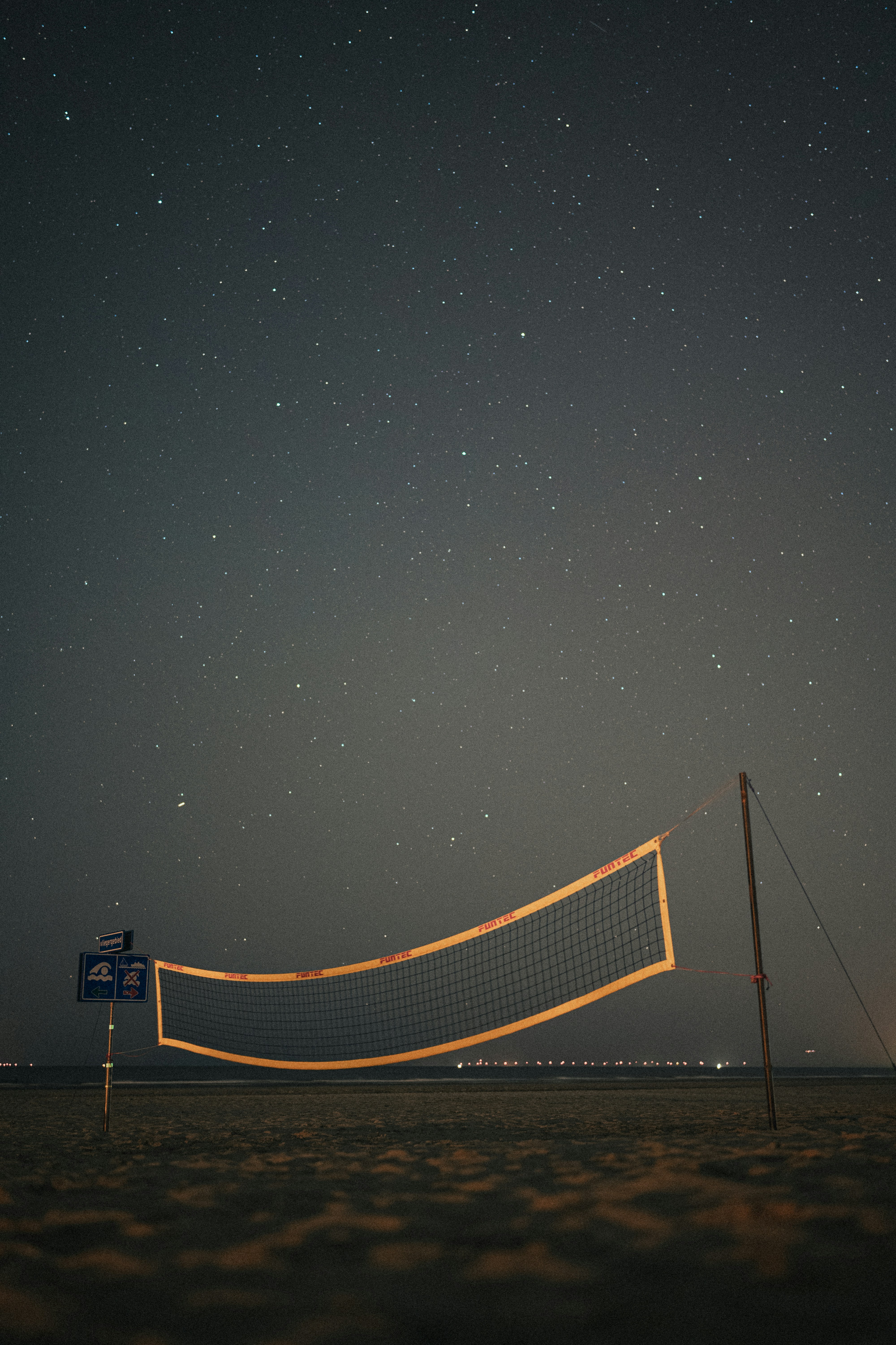 Stellar Night Volley: A Quiet Beach Net Beneath a Sea of Stars