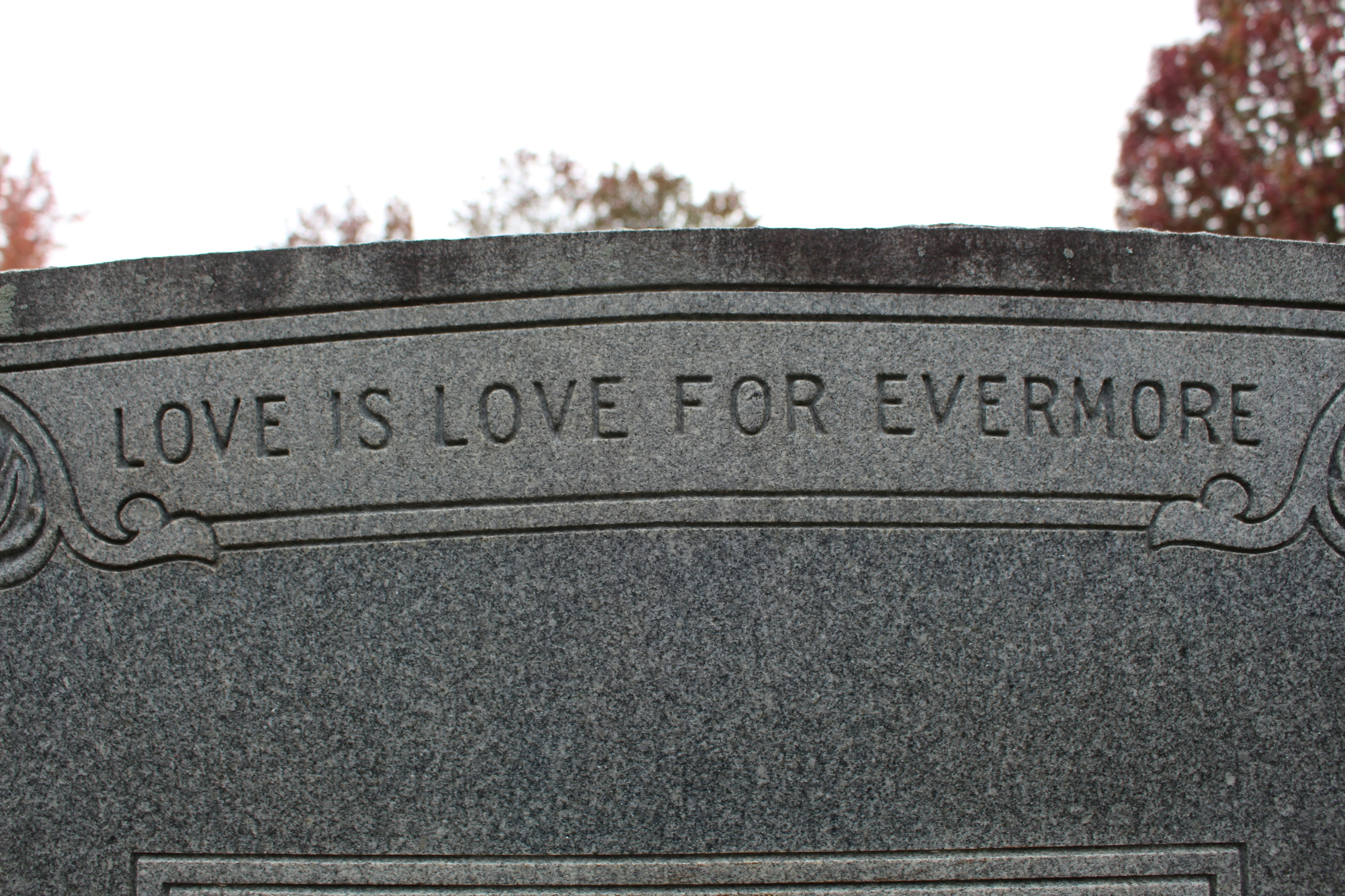 15 Memorable Messages For a Tombstone