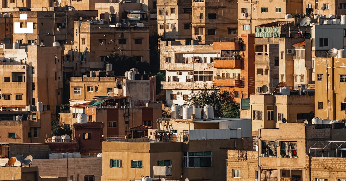 Un Gran Grupo De Edificios En Una Ciudad Foto Imagen De Ammán