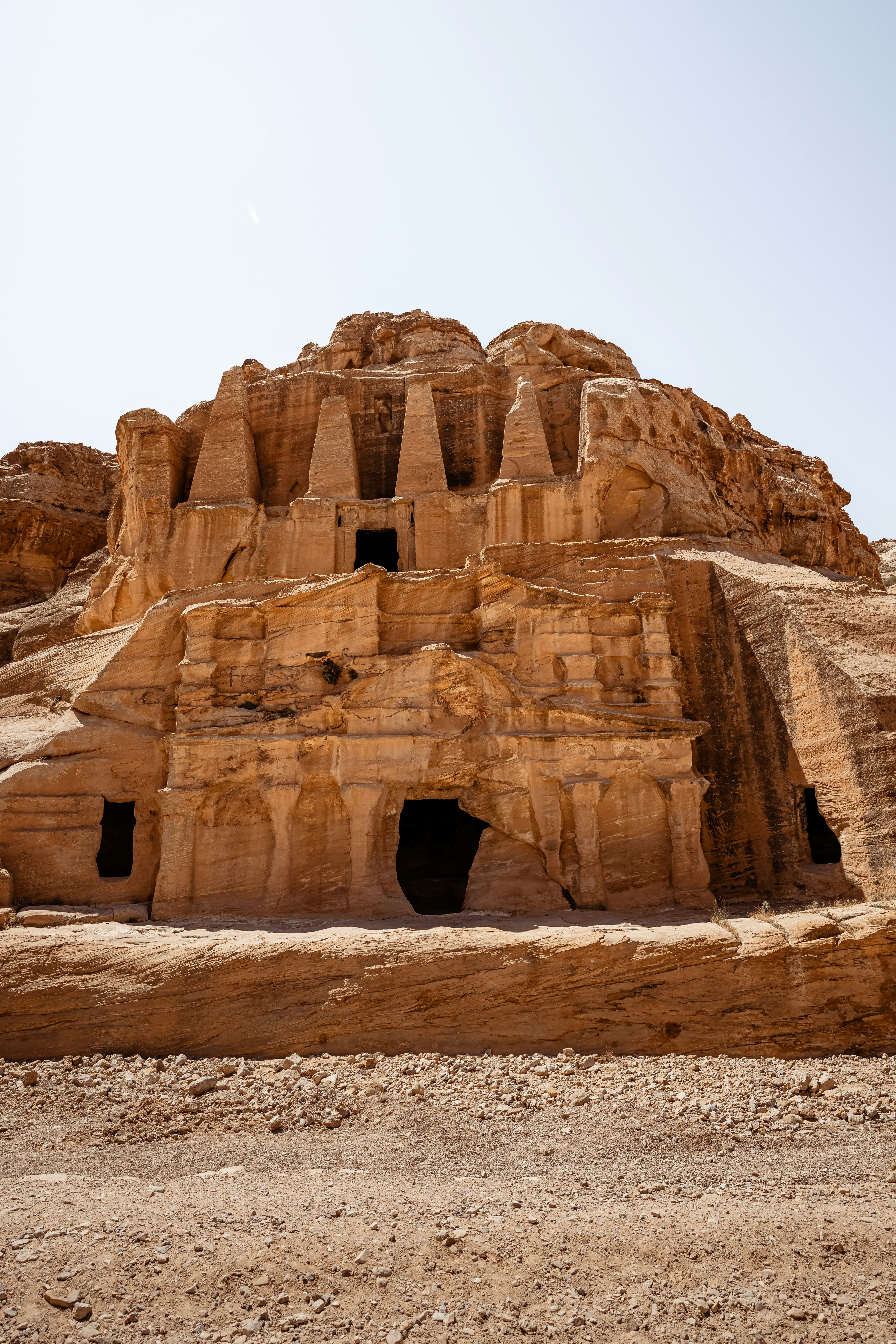 A large stone structure in the middle of a desert photo – Free Petra ...