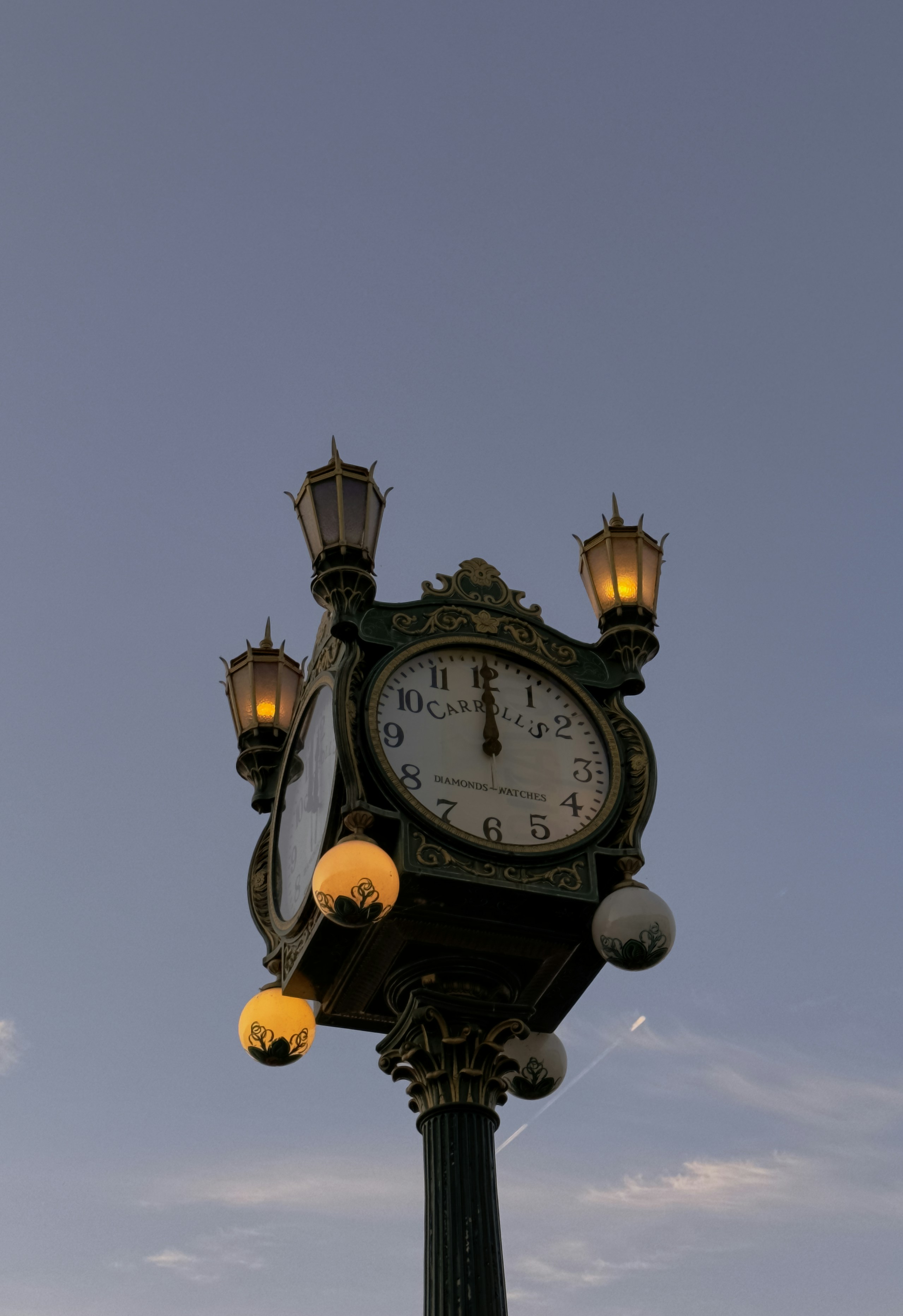 A clock on a pole with lights on it photo – Free Clock Image on Unsplash