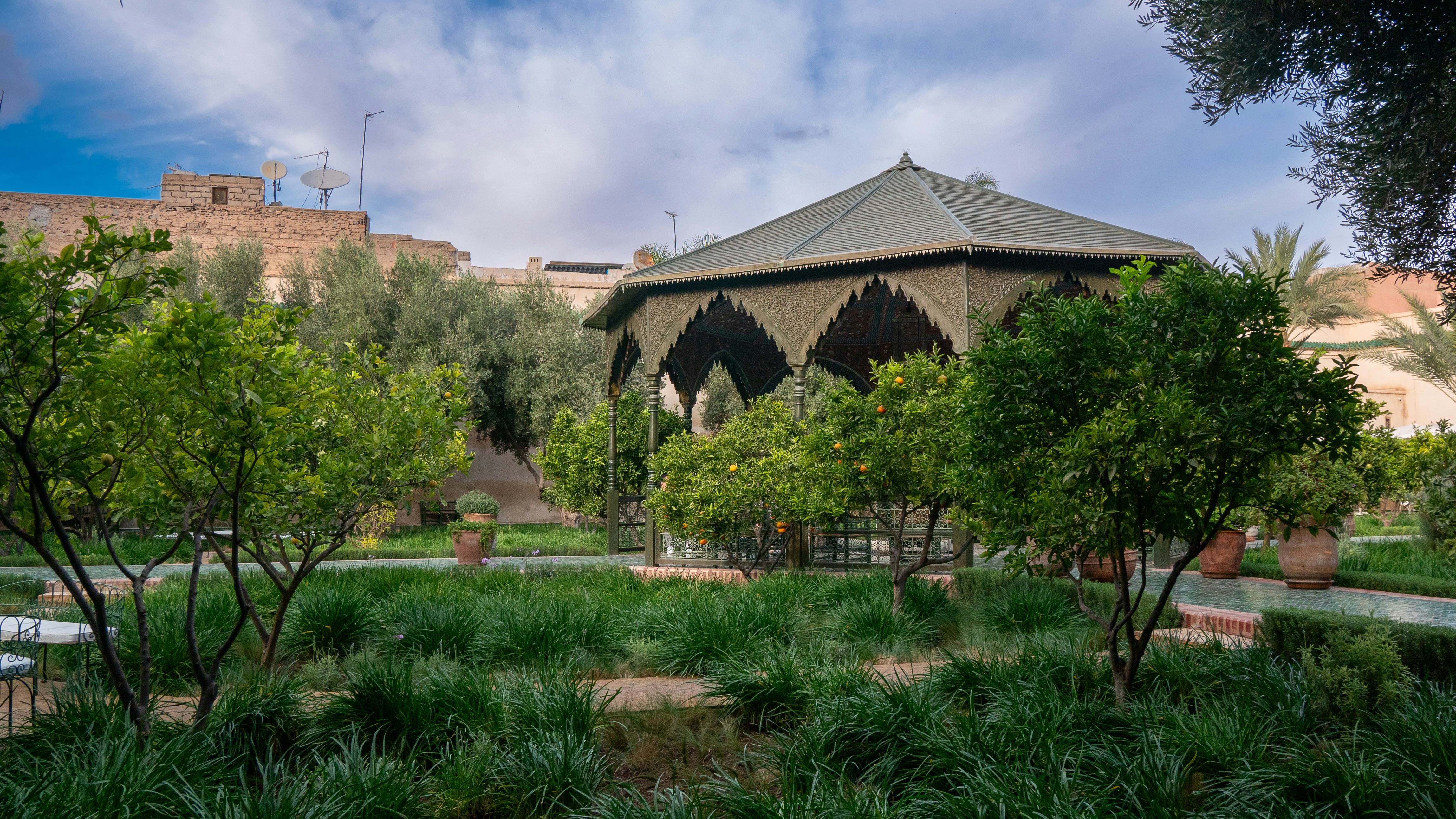 A large building surrounded by trees and bushes photo – Free Marrakech ...