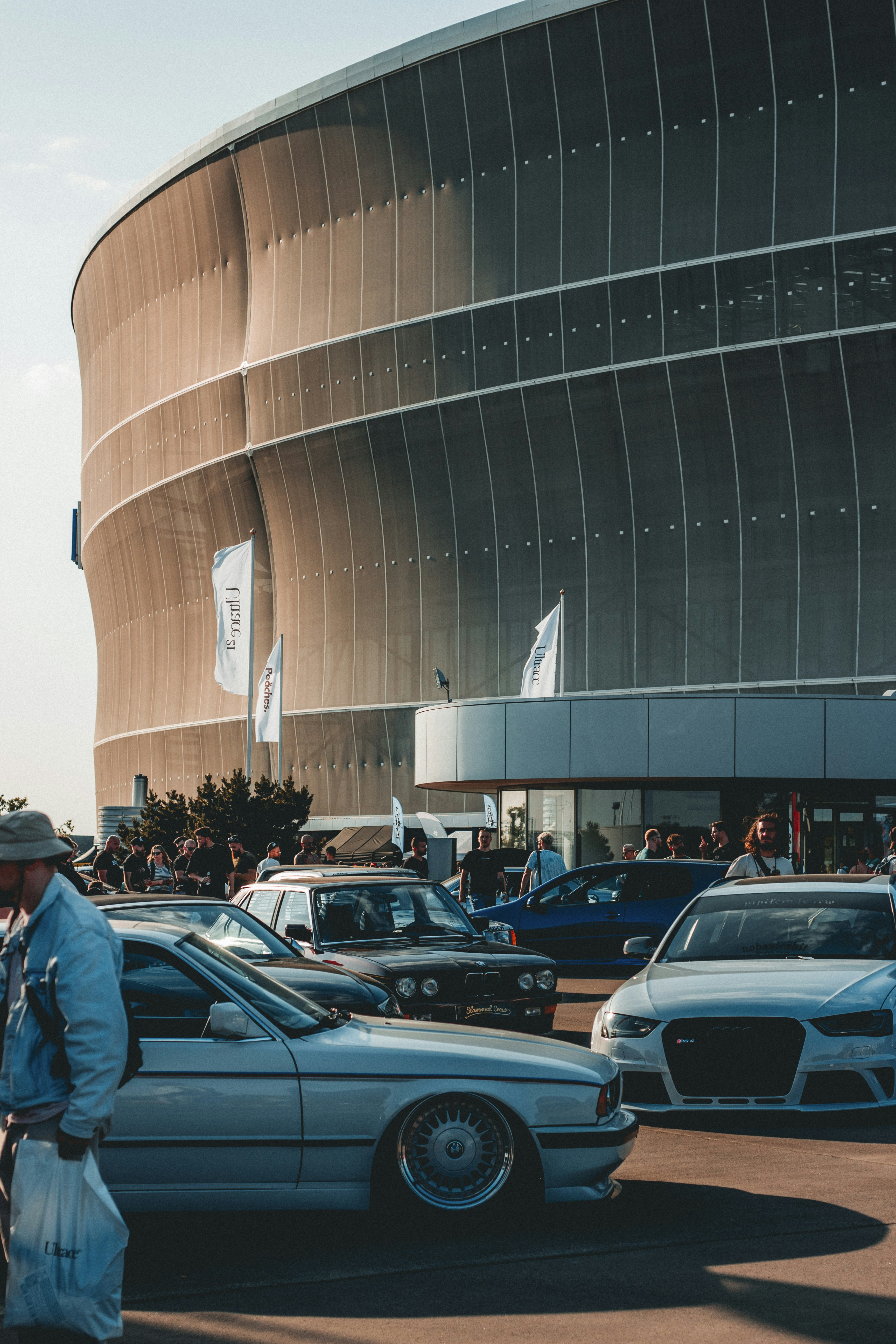 A group of cars parked in front of a building photo – Free Wrocław ...