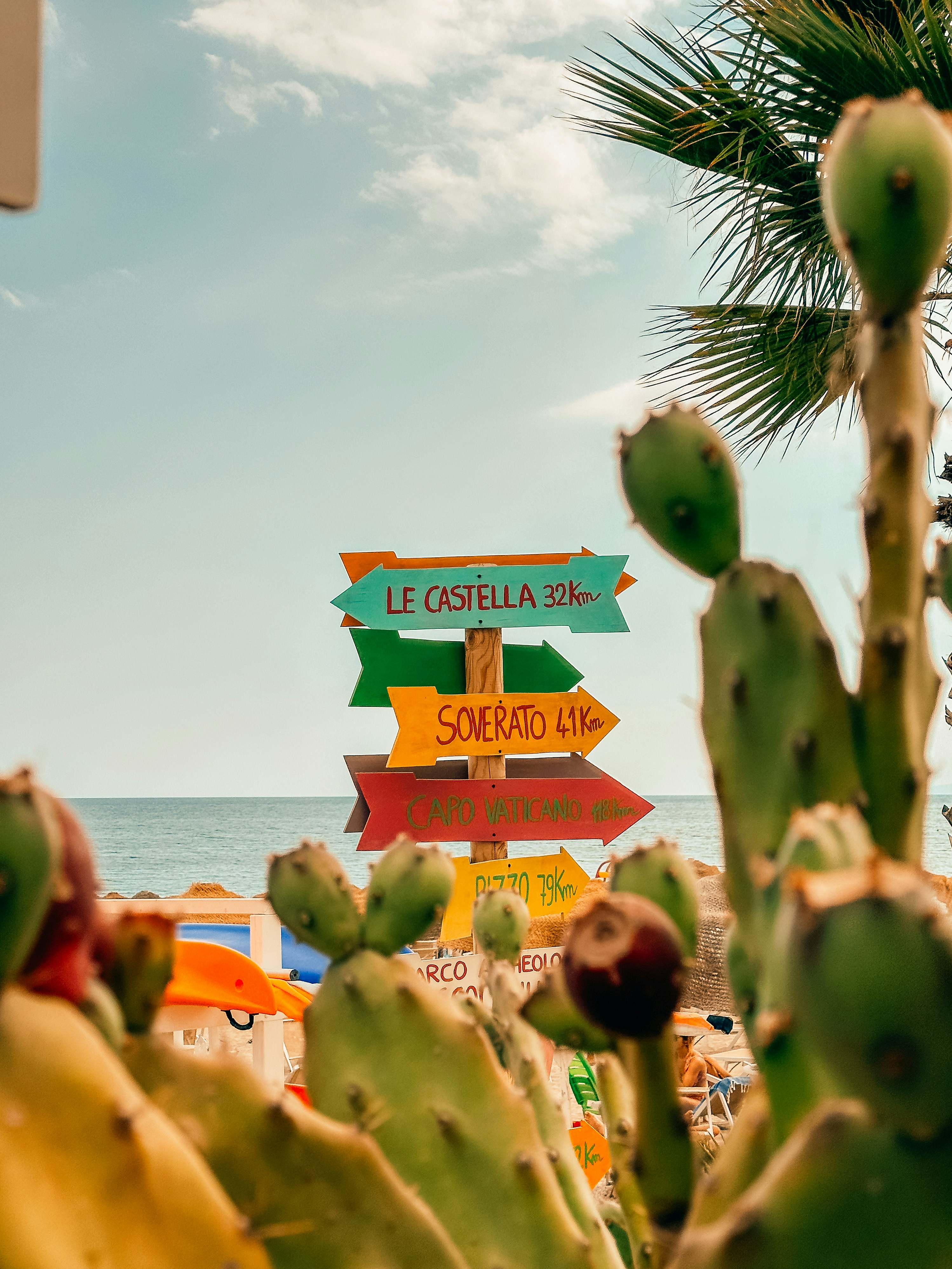 A bunch of signs that are on the side of a road photo – Free Italia ...