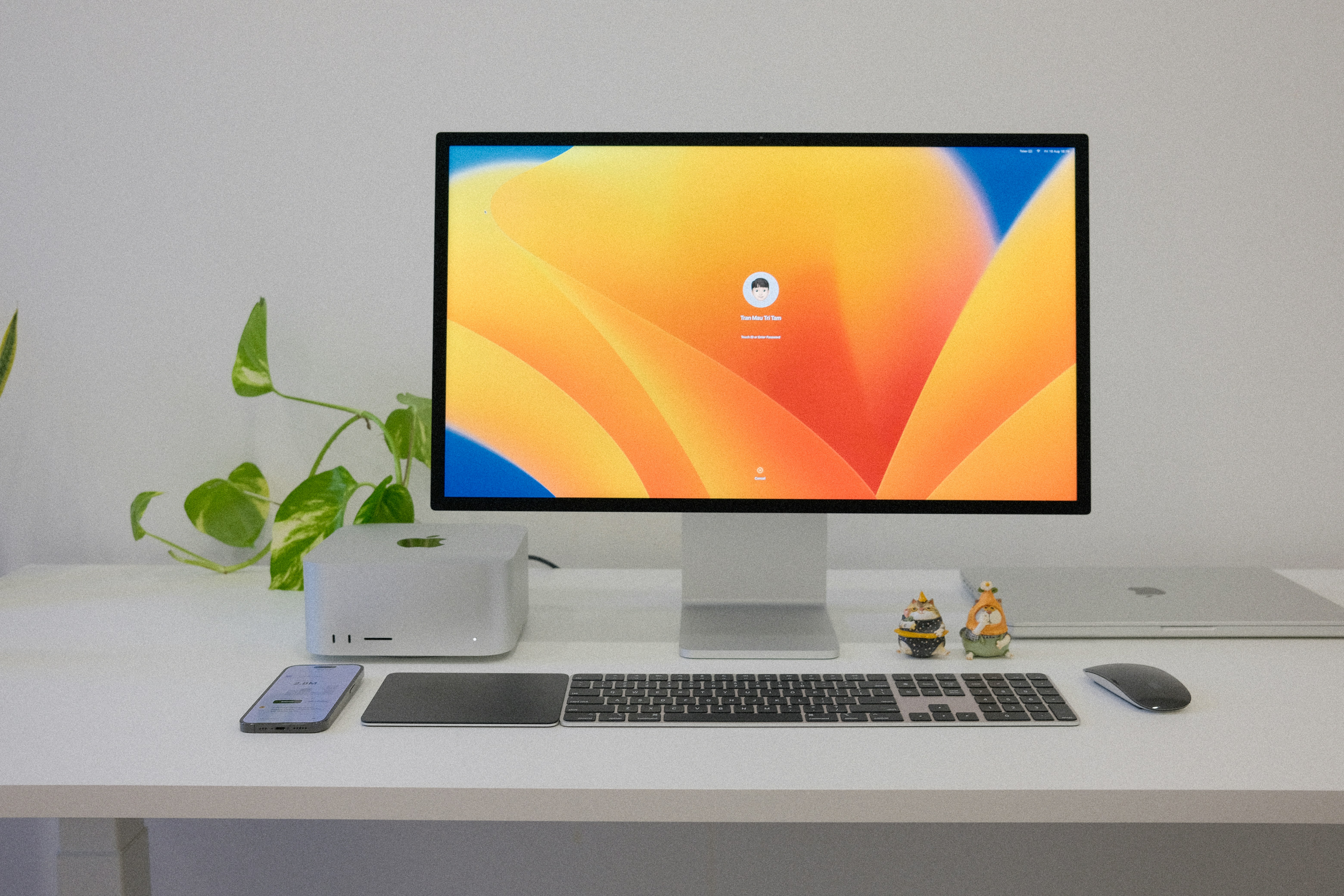 A desktop computer sitting on top of a white desk photo – Free Desktop ...