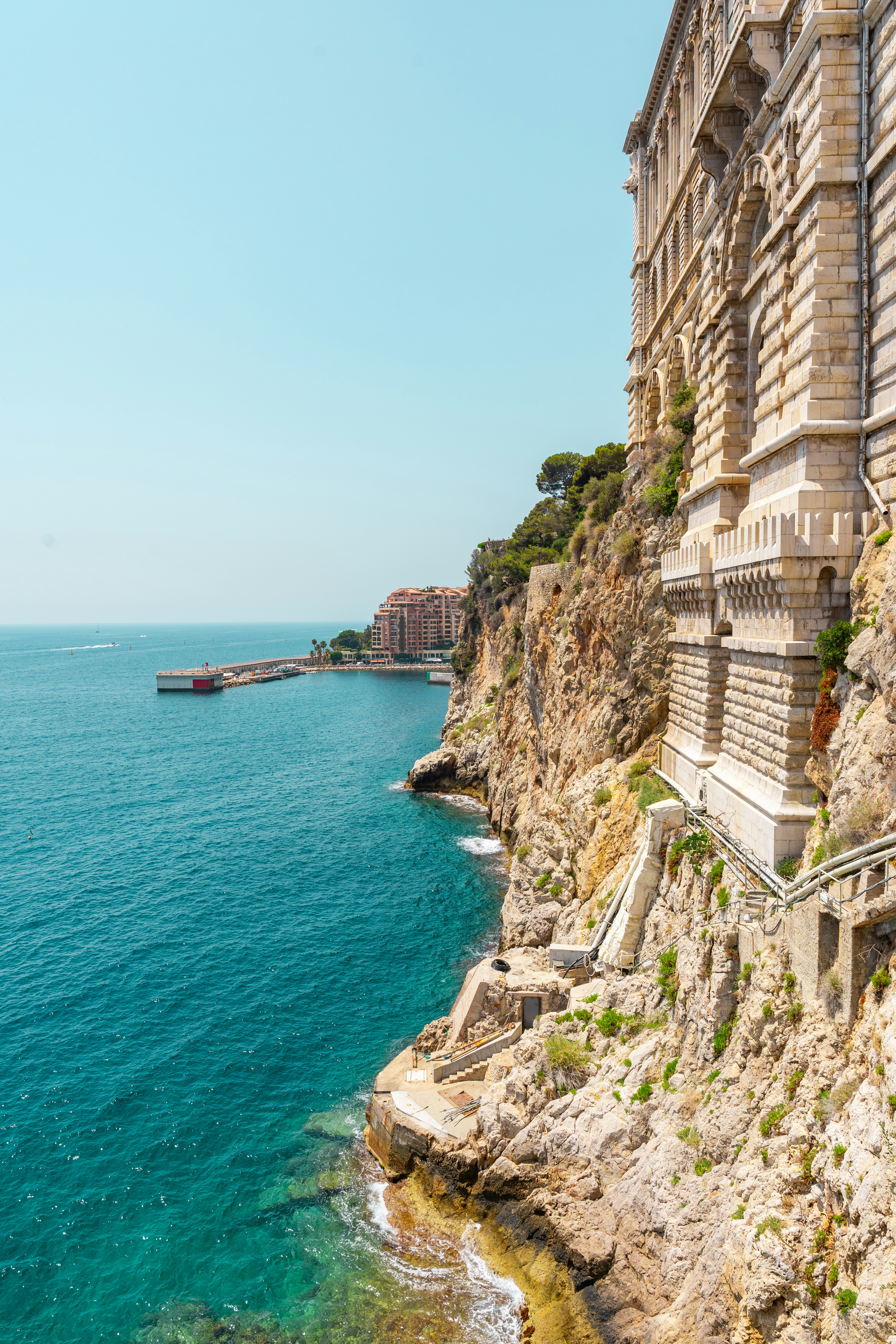 A view of the ocean from a cliff photo – Free Monaco Image on Unsplash