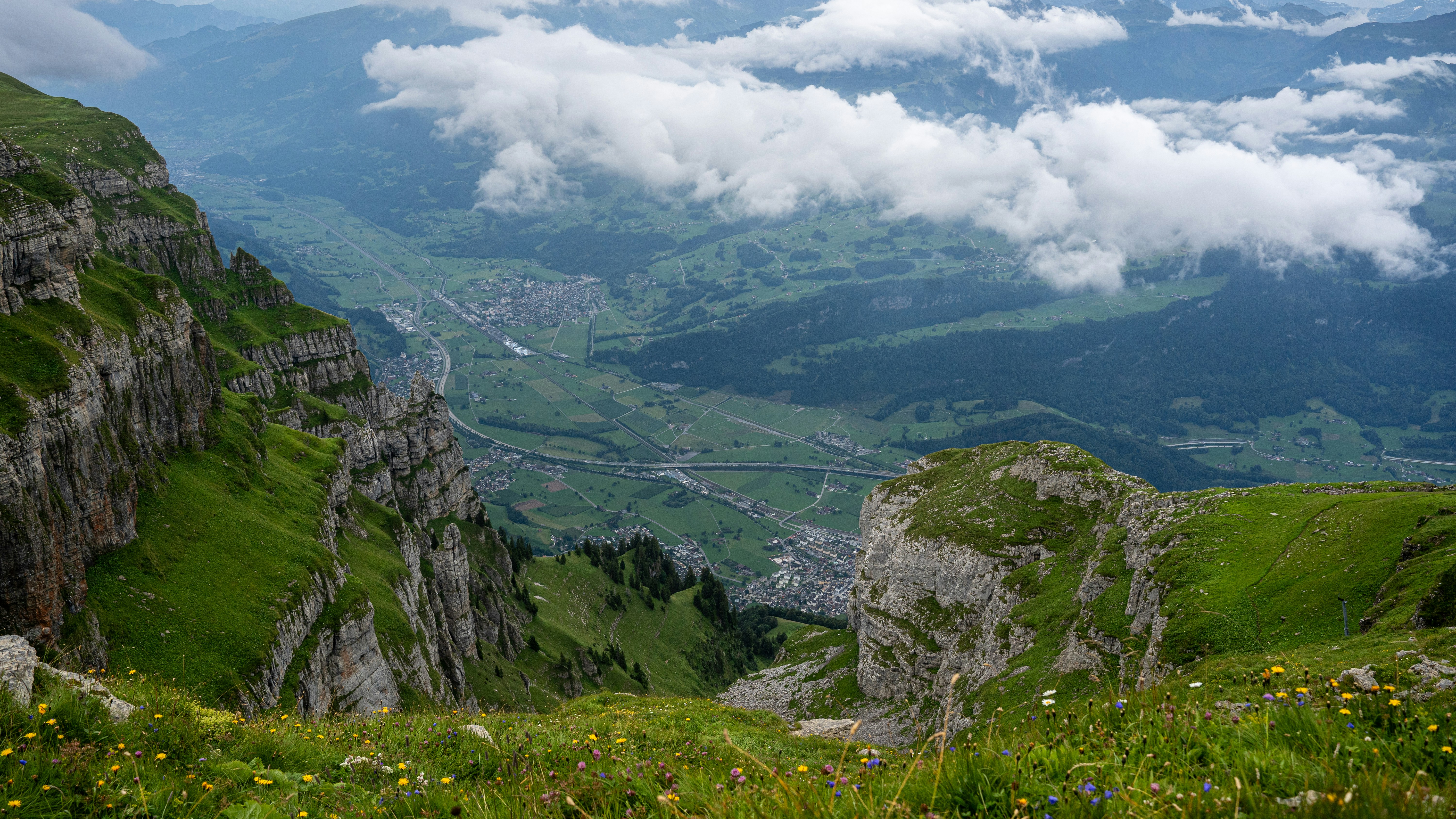A view of a valley from a high point of view photo – Free Chäserrugg ...