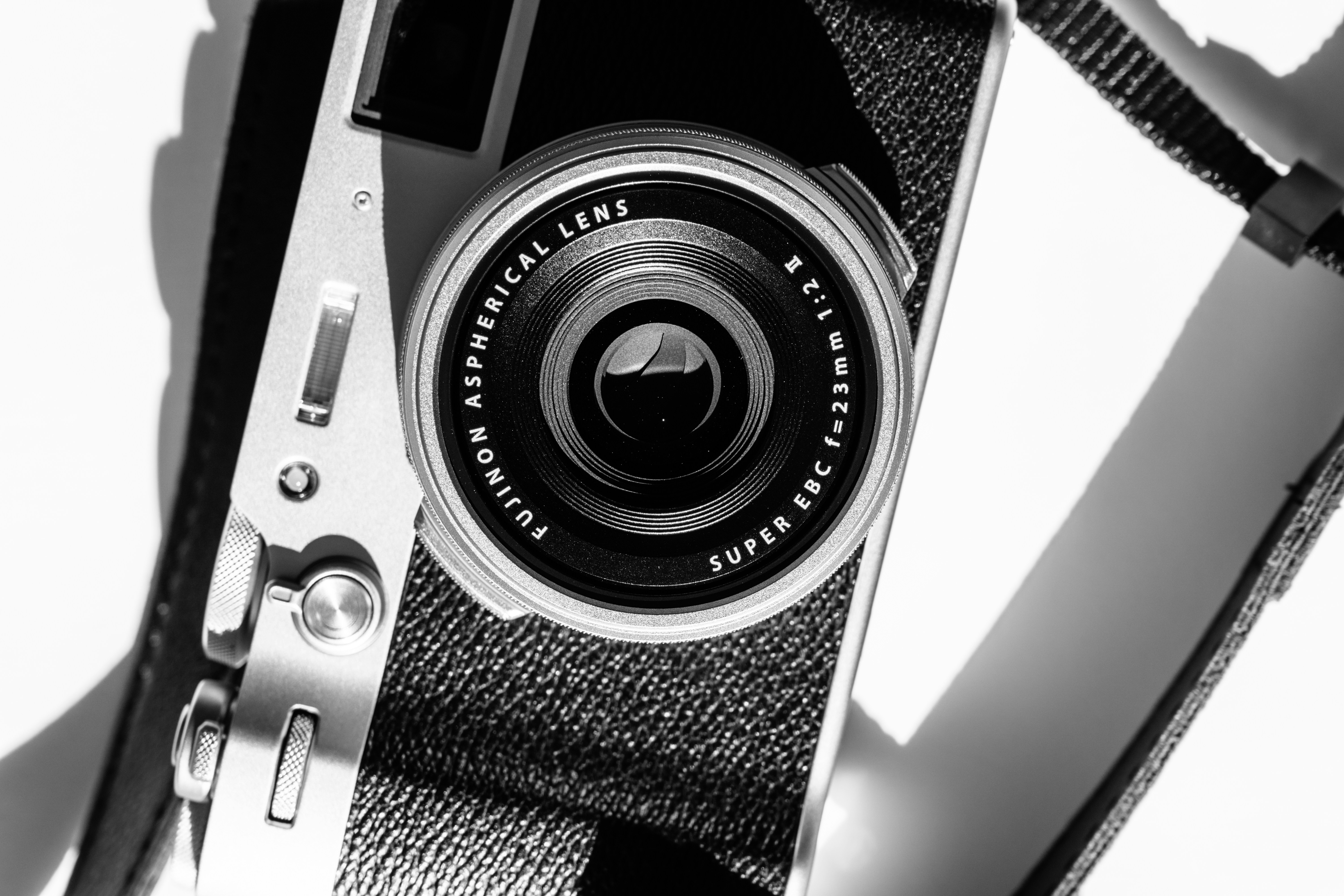 Monochrome Rangefinder: Leather, Chrome, and a Quiet Lens